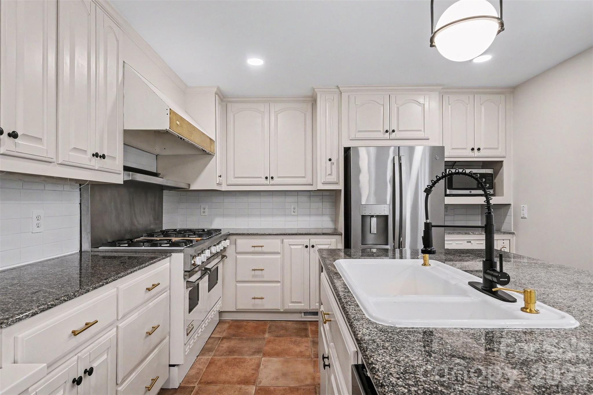 Home for sale at 1030 Mclaughlin Drive, Charlotte, NC — photo 17 of 33