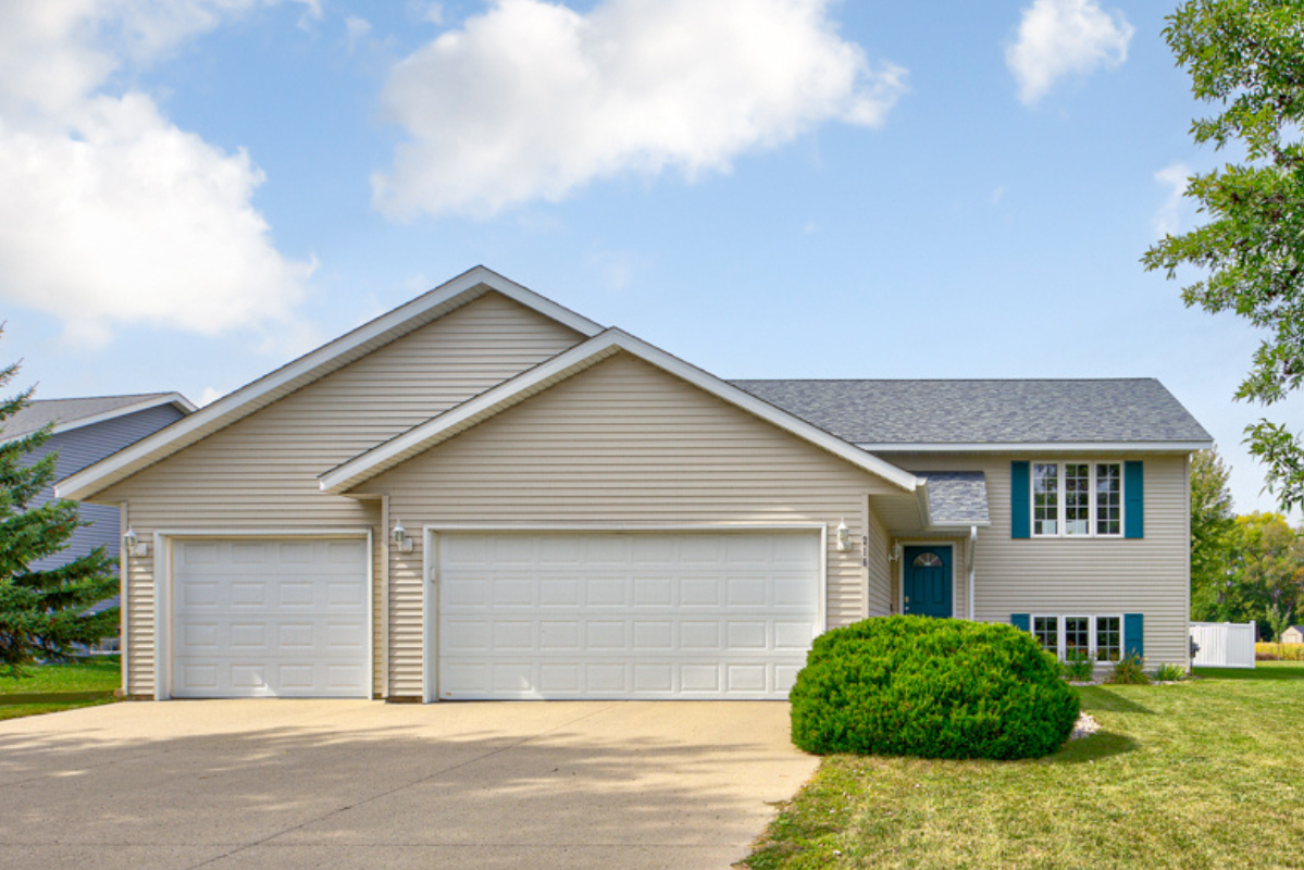 216 Inverness Drive, Mankato, MN.| MLS# 6433947