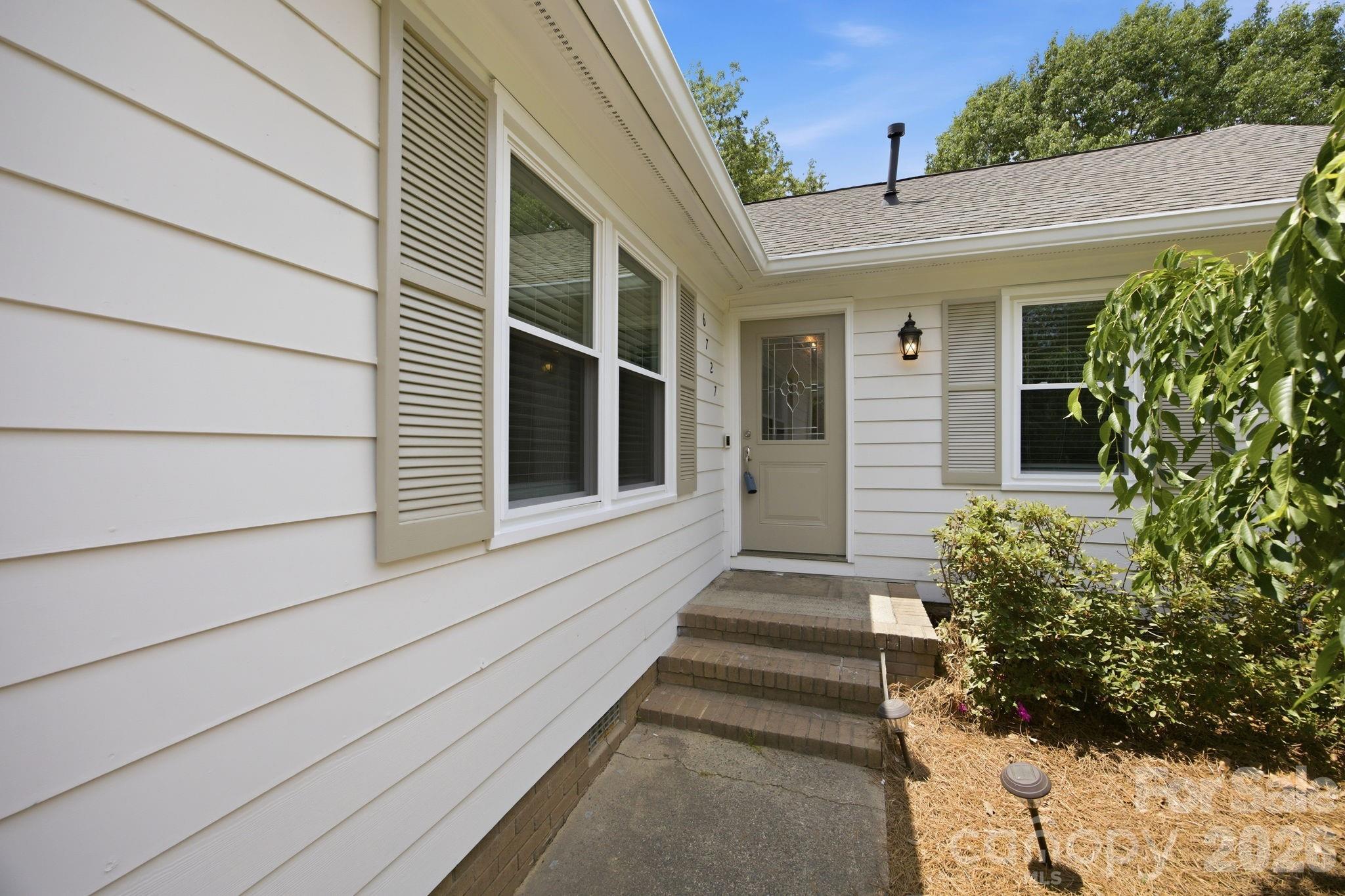 6727 Glenmoor Drive, Charlotte, NC - photo 2 of 32