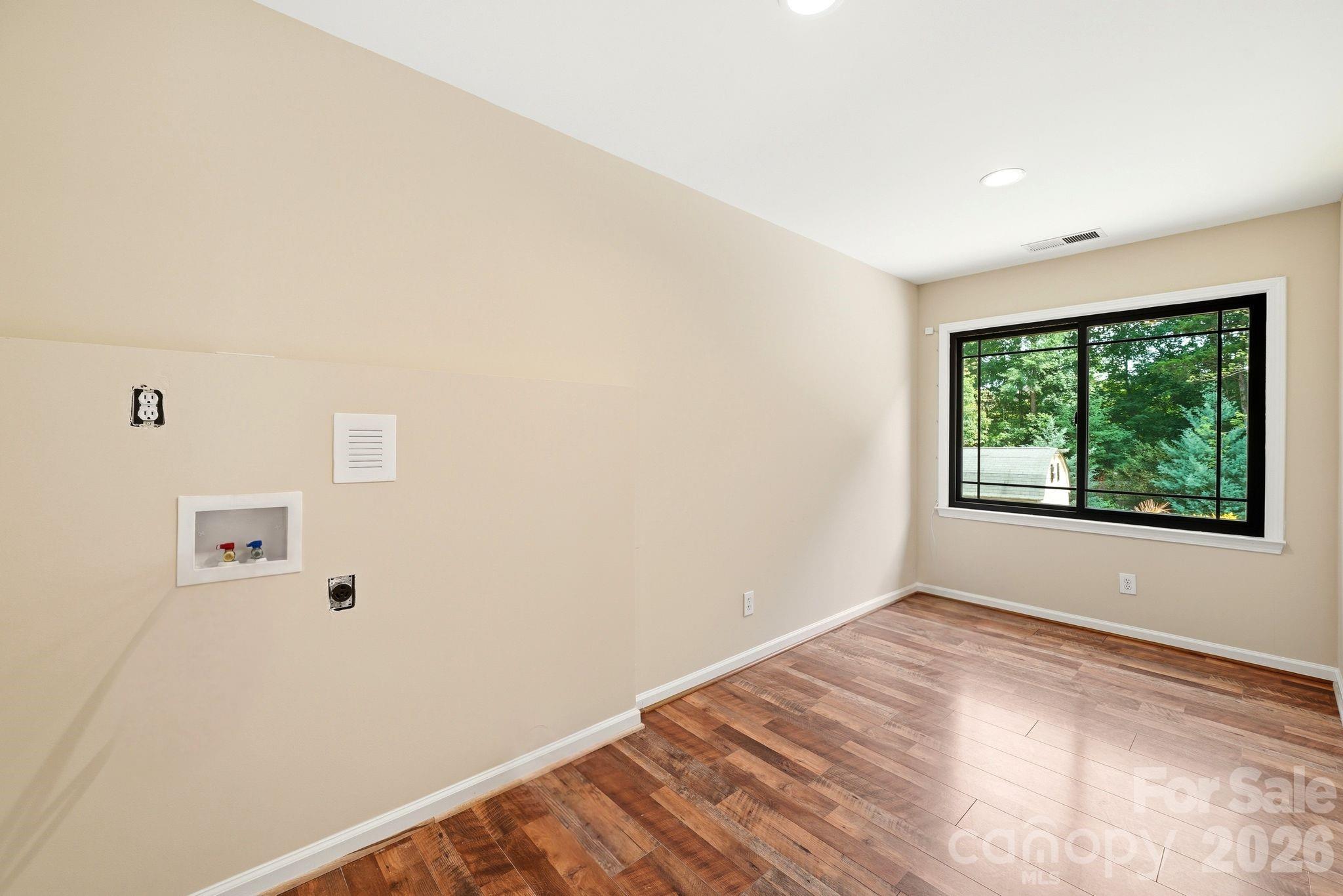 Home for sale at 6821 Hollow Oak Drive, Charlotte, NC — photo 28 of 38