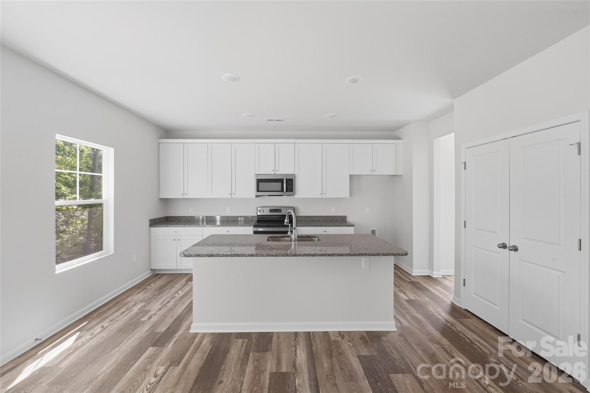 5156 Mark Drive NE, Hickory, NC - photo 3 of 38