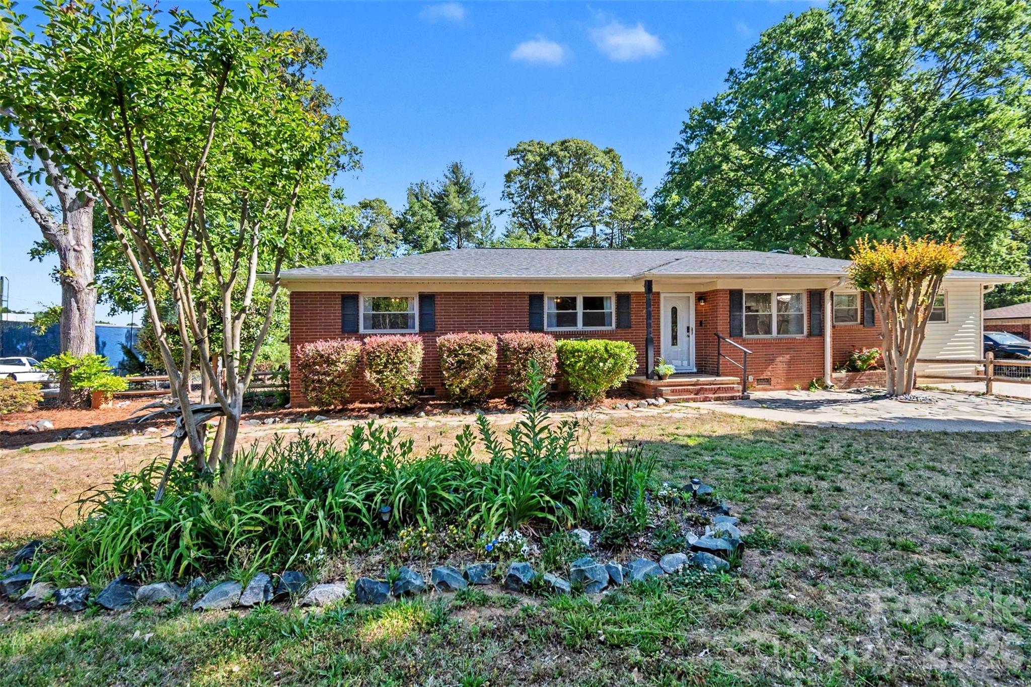 738 Edgemoor Drive, Mooresville, NC - photo 3 of 26