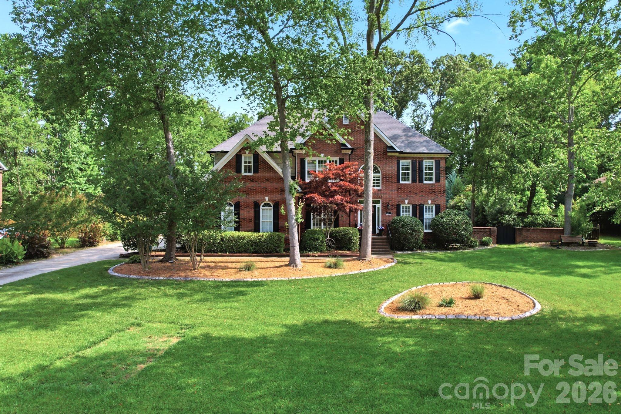Home for sale at 6821 Hollow Oak Drive, Charlotte, NC — photo 3 of 38