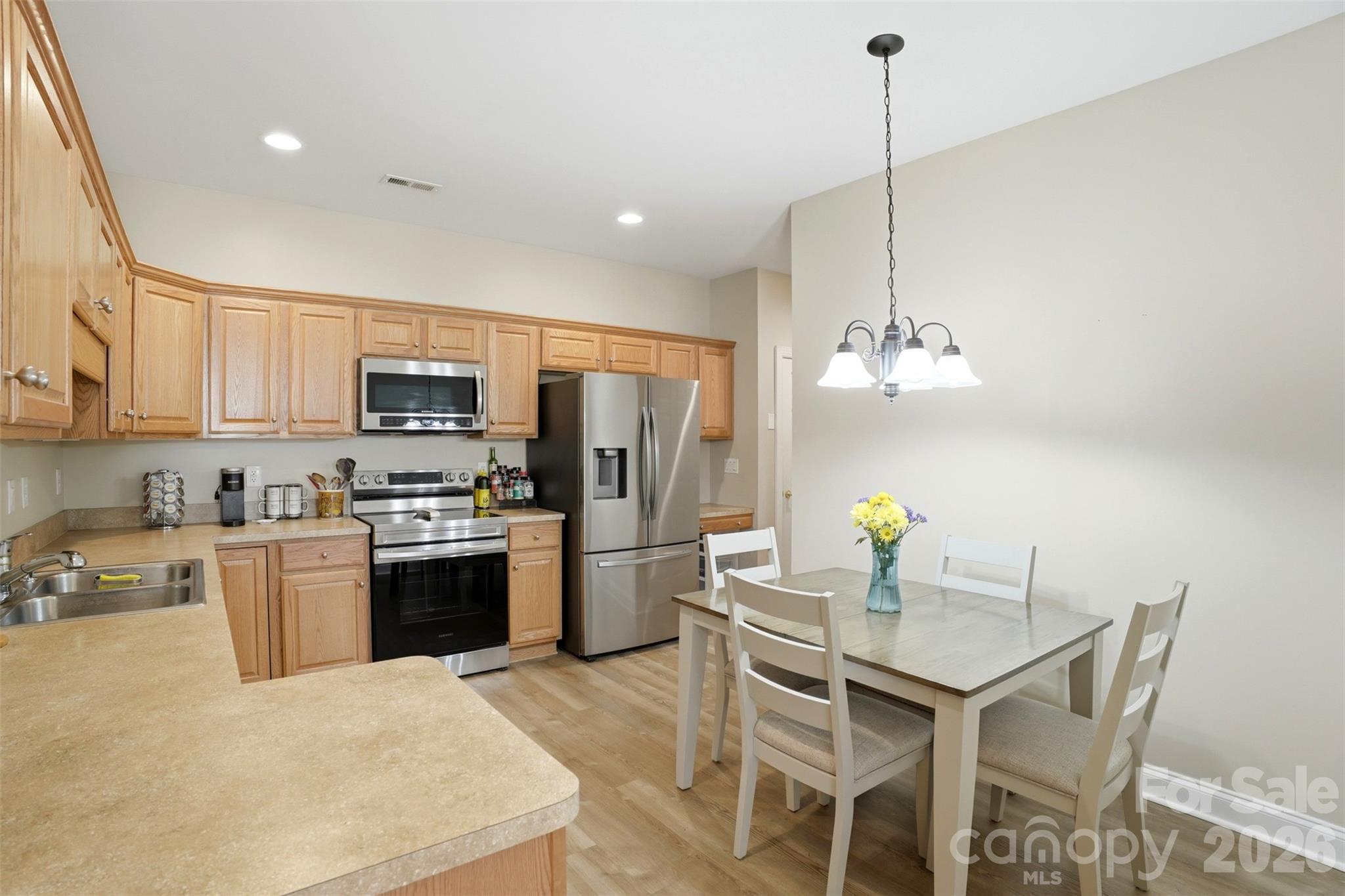 2118 N Castle Court, Matthews, NC - photo 10 of 37