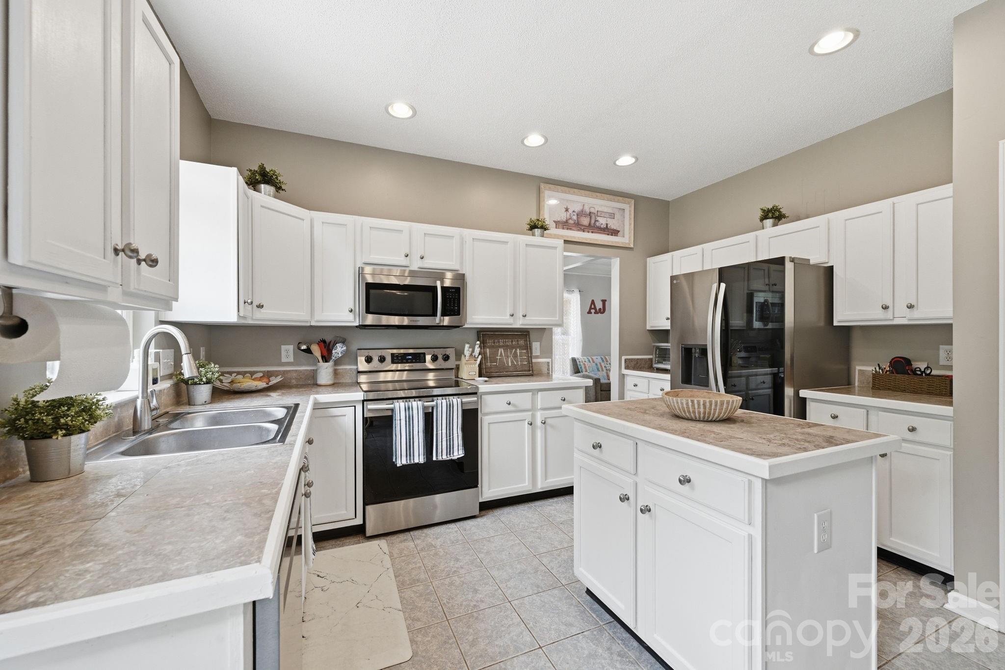 Photo 10 of 8918 Magennis Grove Court, Charlotte, NC
