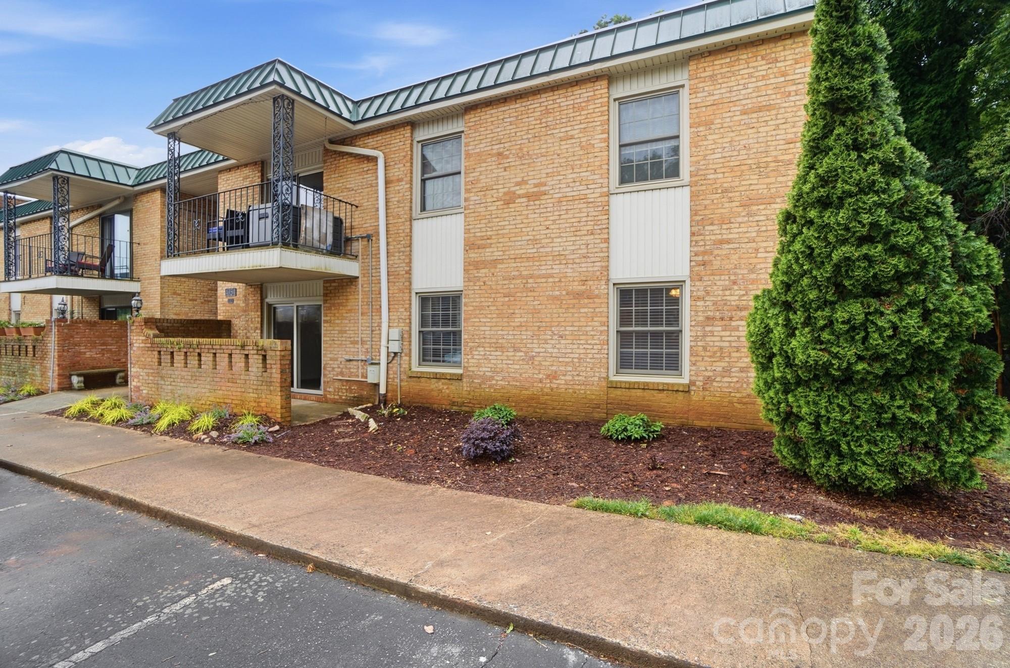 Home for sale at 4754 Hedgemore DriveN, Charlotte, NC — photo 1 of 45