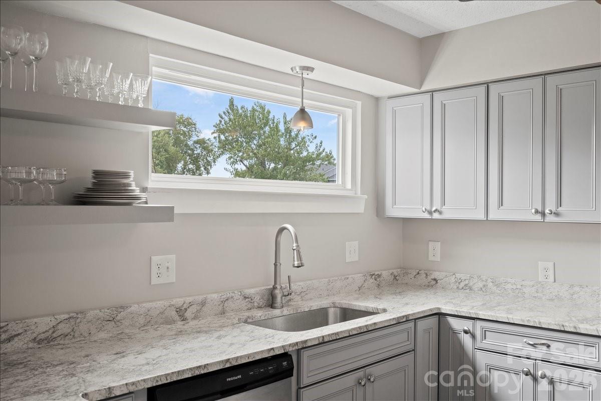 Photo 14 of 6610 Point Comfort Lane, Charlotte, NC