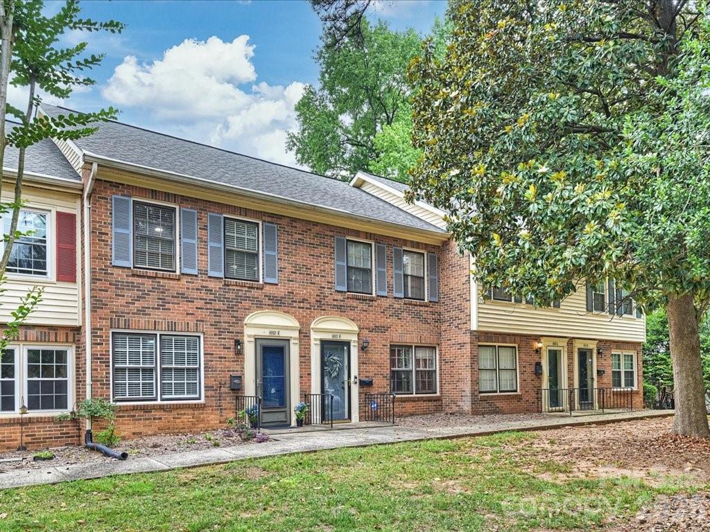 Photo 2 of 6810 Farmingdale Drive, Charlotte, NC