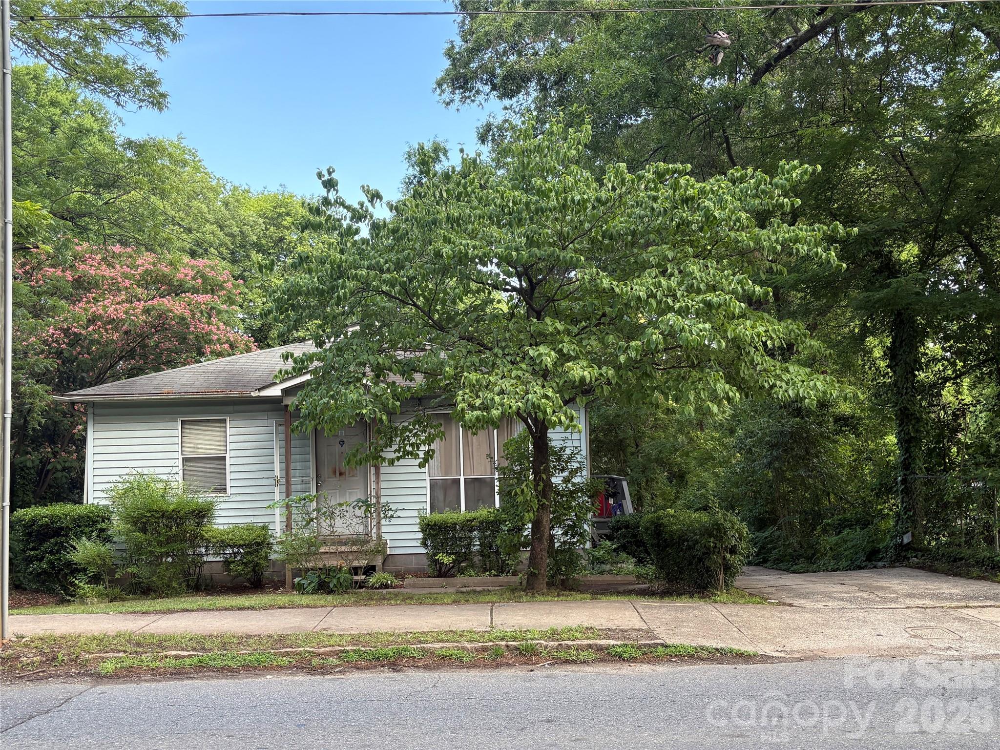 Home for sale at 1304 N Davidson Street, Charlotte, NC — photo 1 of 5
