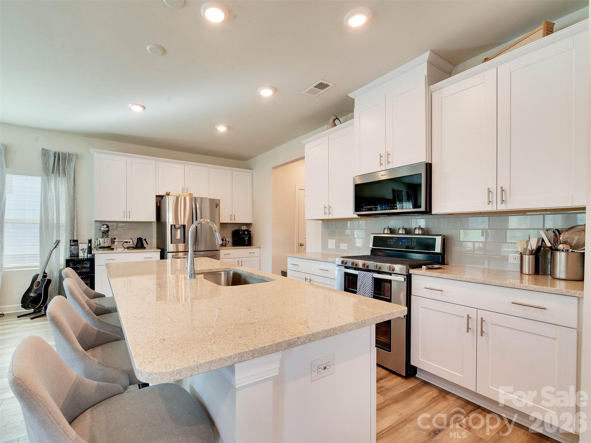 Photo 3 of 4009 Woodland View Drive, Charlotte, NC