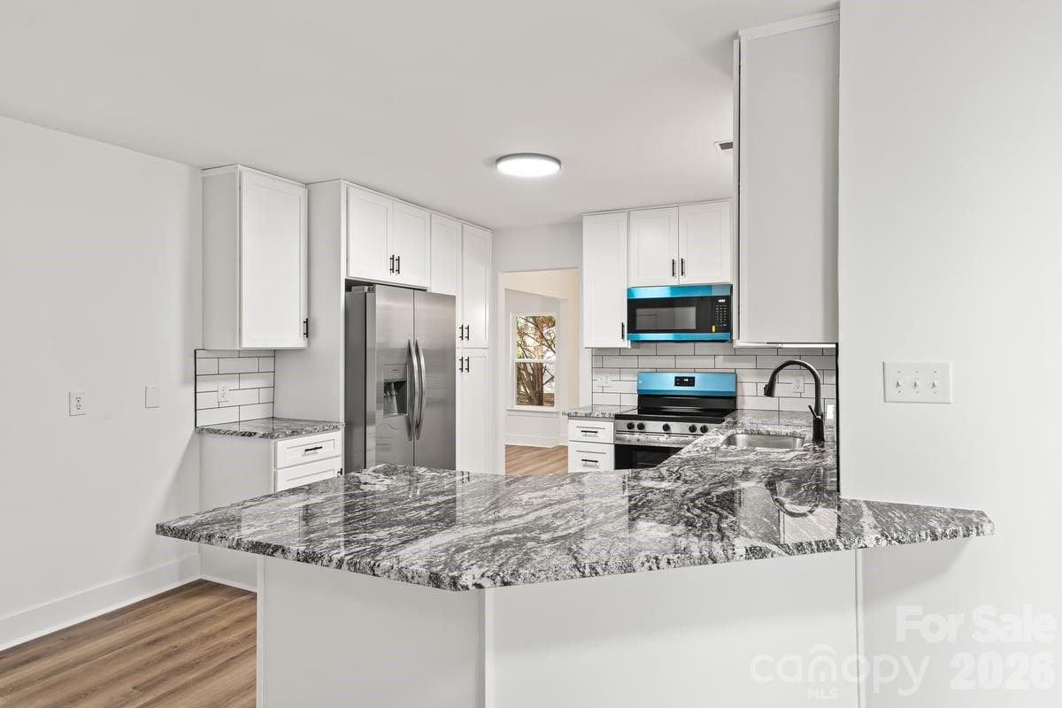 Photo 15 of 2033 Colony Hill Drive, Charlotte, NC