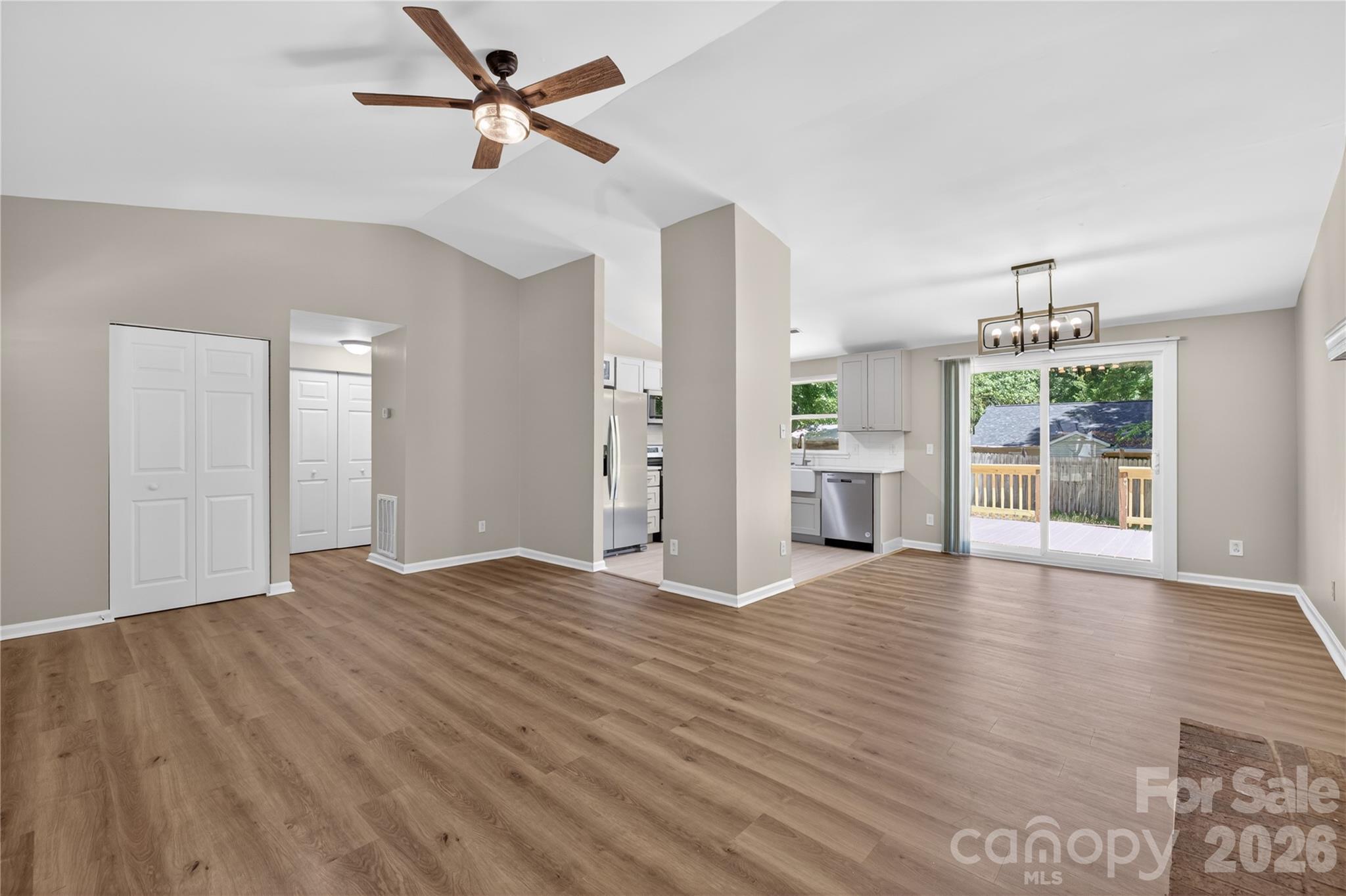 Photo 4 of 5911 Morninglow Court, Charlotte, NC