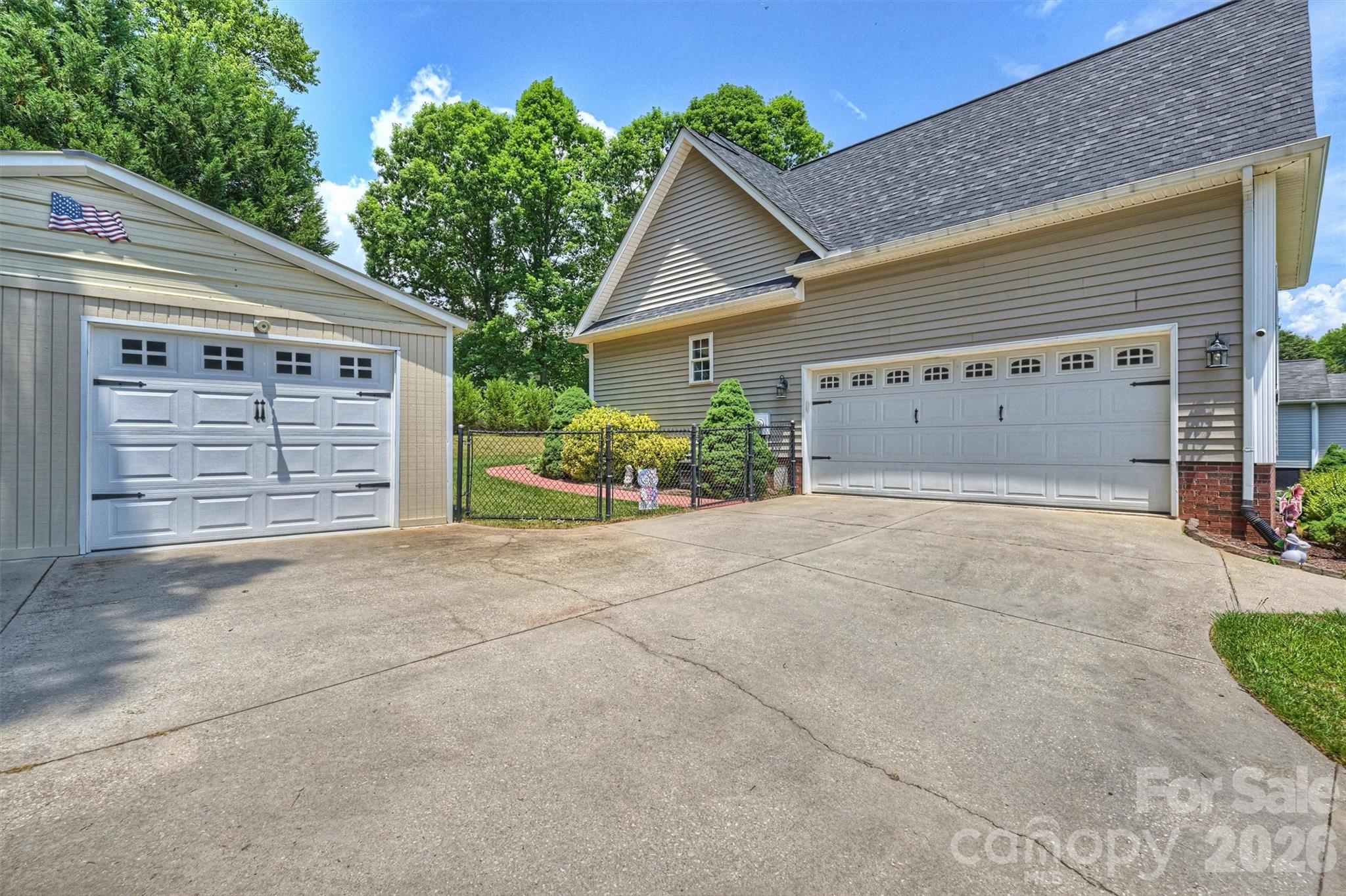 1302 Laurel Woods Drive, Gastonia, NC - photo 43 of 45