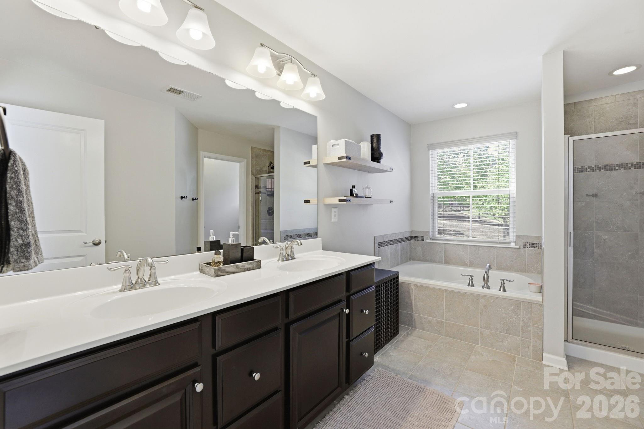 Photo 17 of 1819 Fleetwood Drive, Charlotte, NC