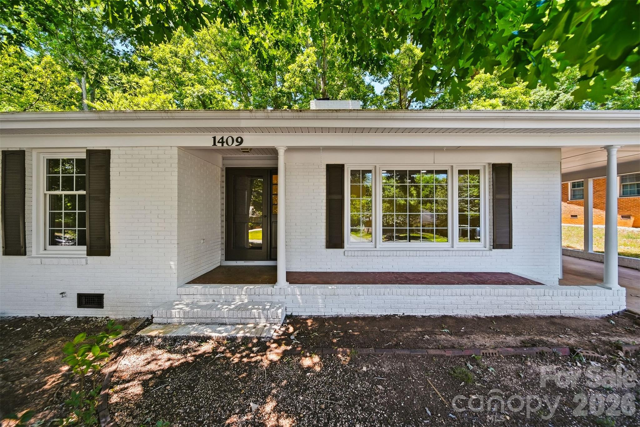 1409 Woodberry Road, Charlotte, NC - photo 2 of 37