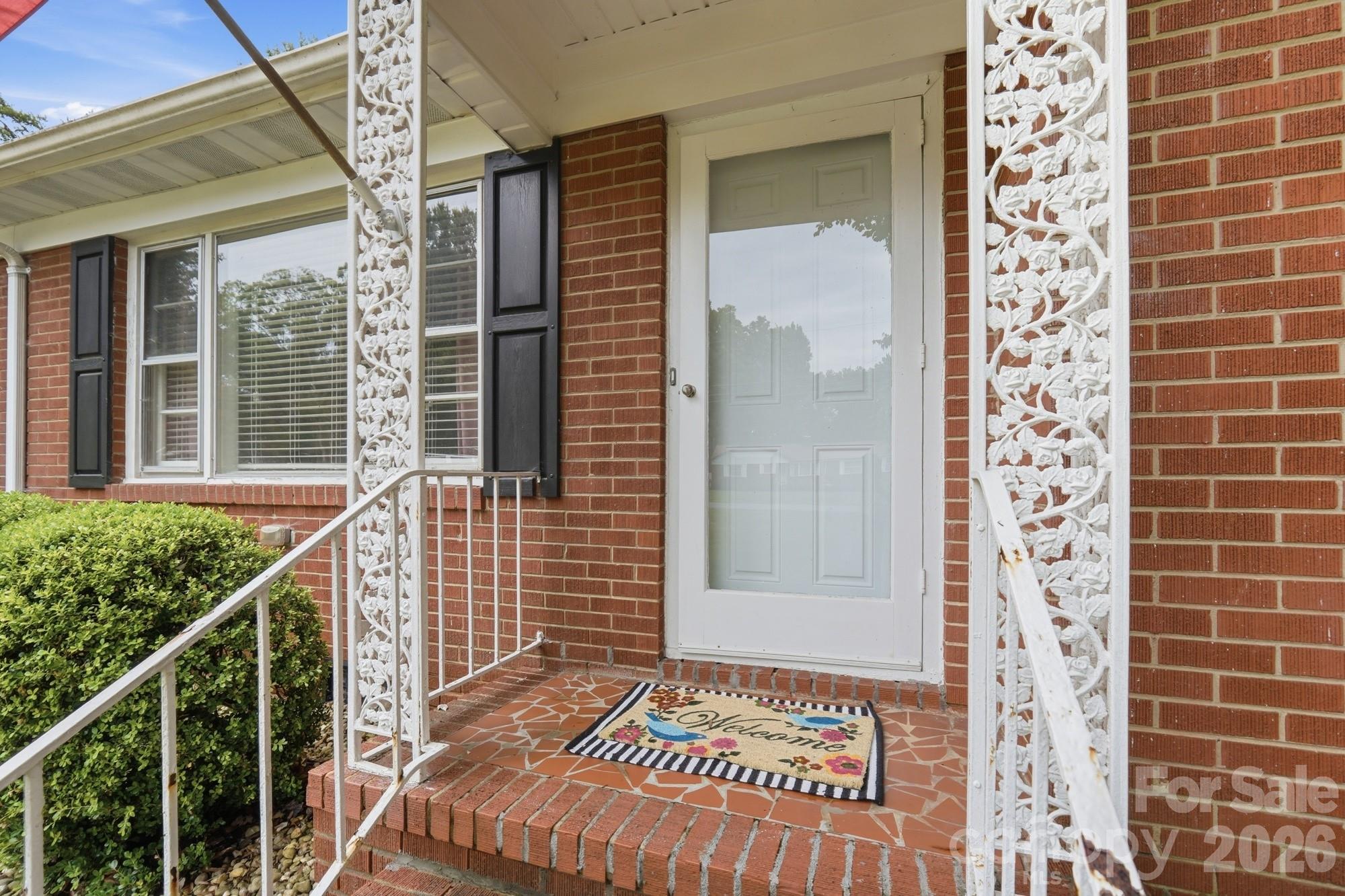 Photo 4 of 7919 Linda Lake Drive, Charlotte, NC