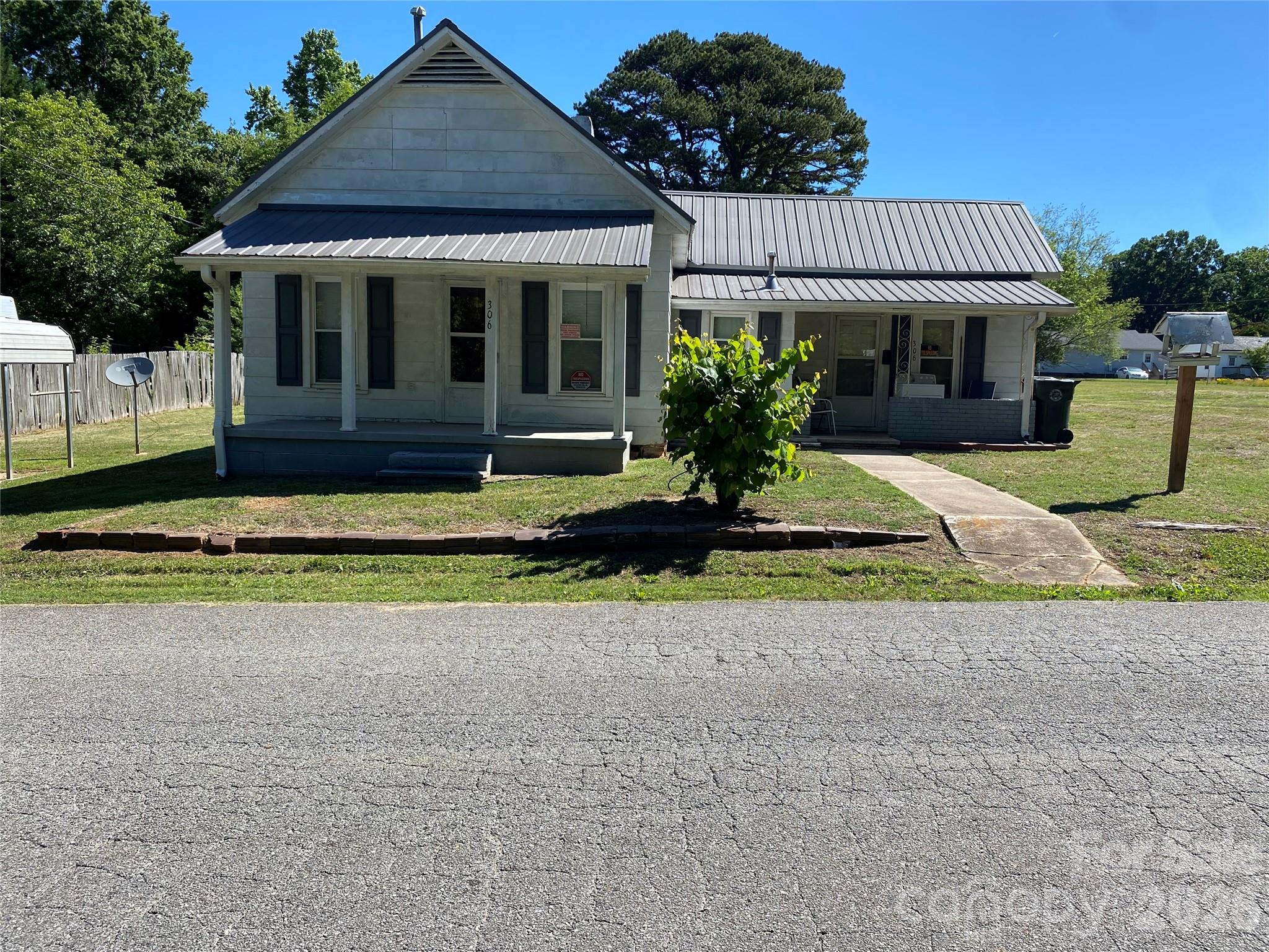 306 Howell Street, Cherryville, NC - photo 2 of 7
