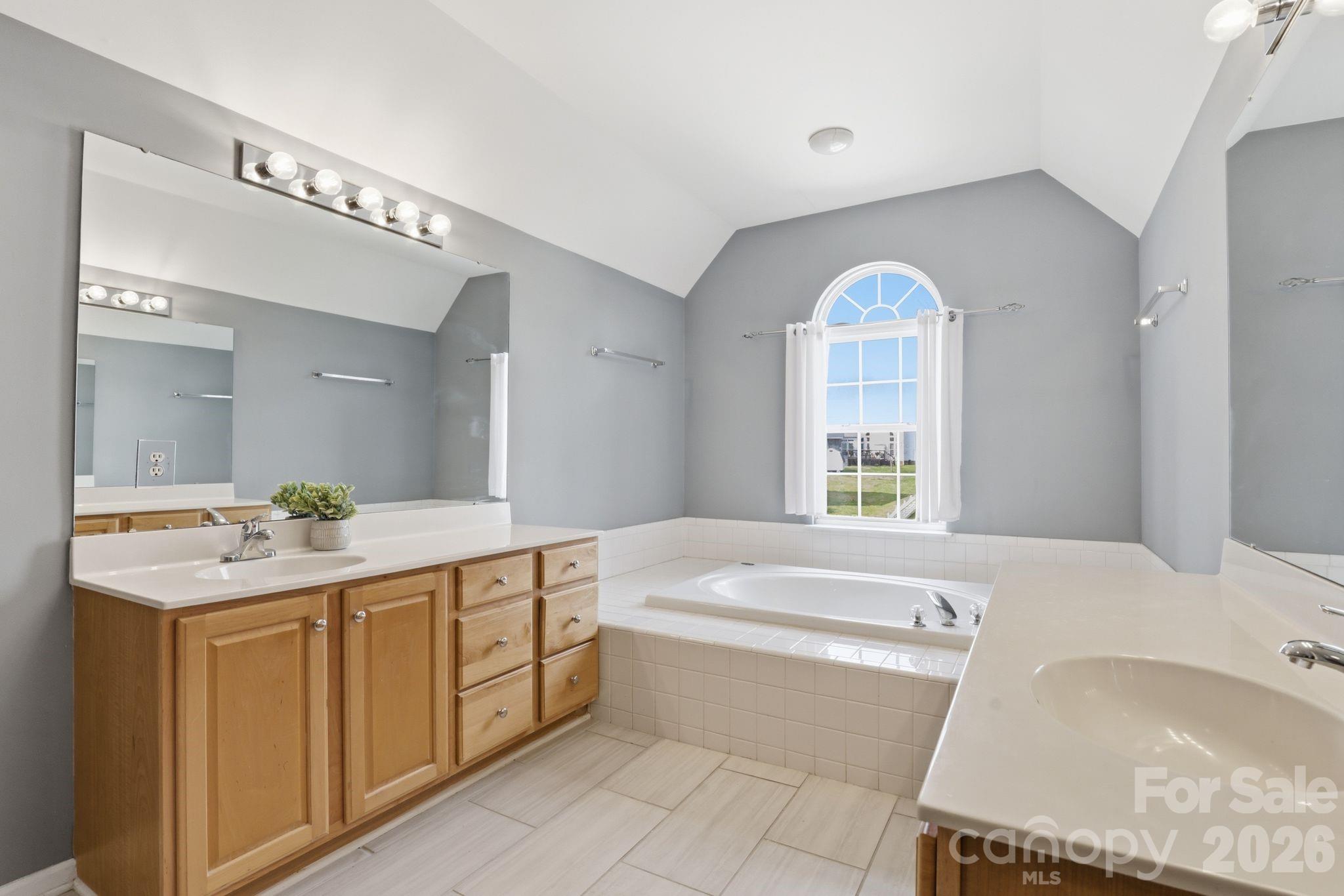 Photo 32 of 3909 Meadow Green Drive, Charlotte, NC