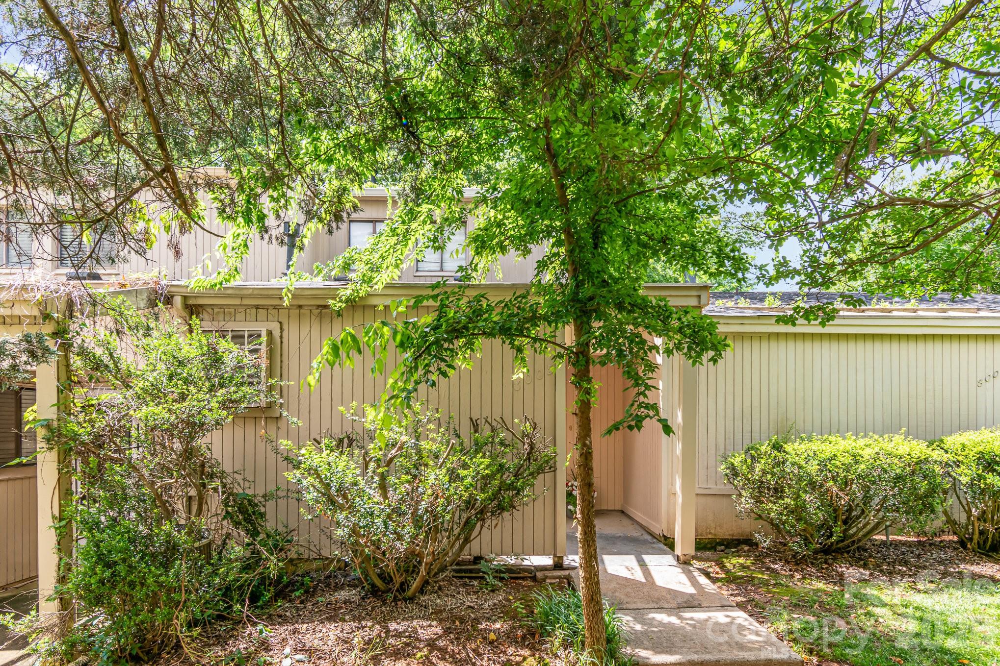 Photo 3 of 8005 Horse Chestnut Lane, Charlotte, NC