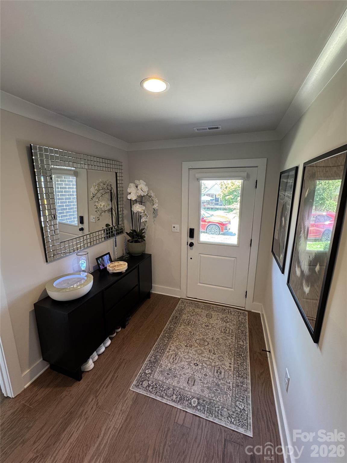 Photo 3 of 322 E Cama Street, Charlotte, NC