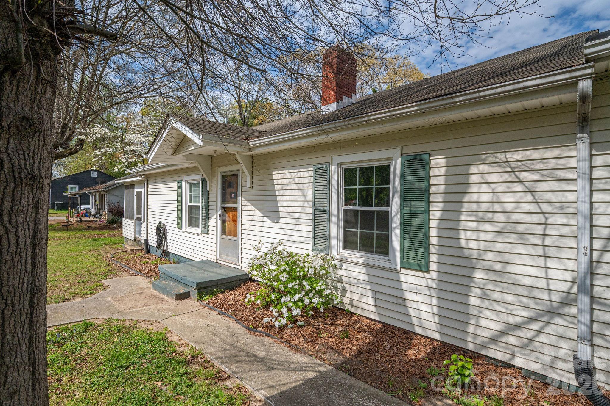 Photo 3 of 111 E Carlton Street, Dallas, NC