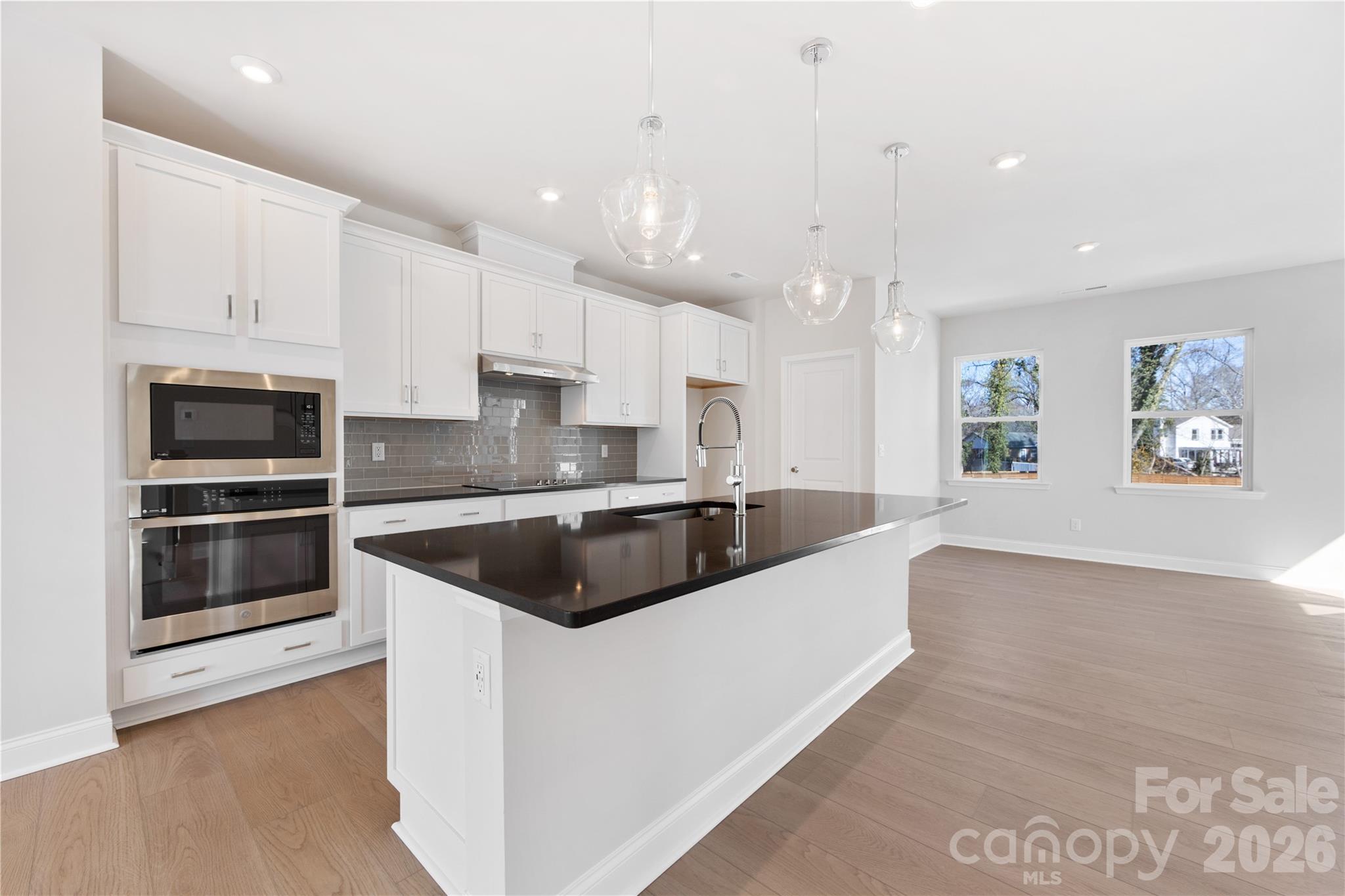 Photo 10 of 905 Archway Lane, Charlotte, NC