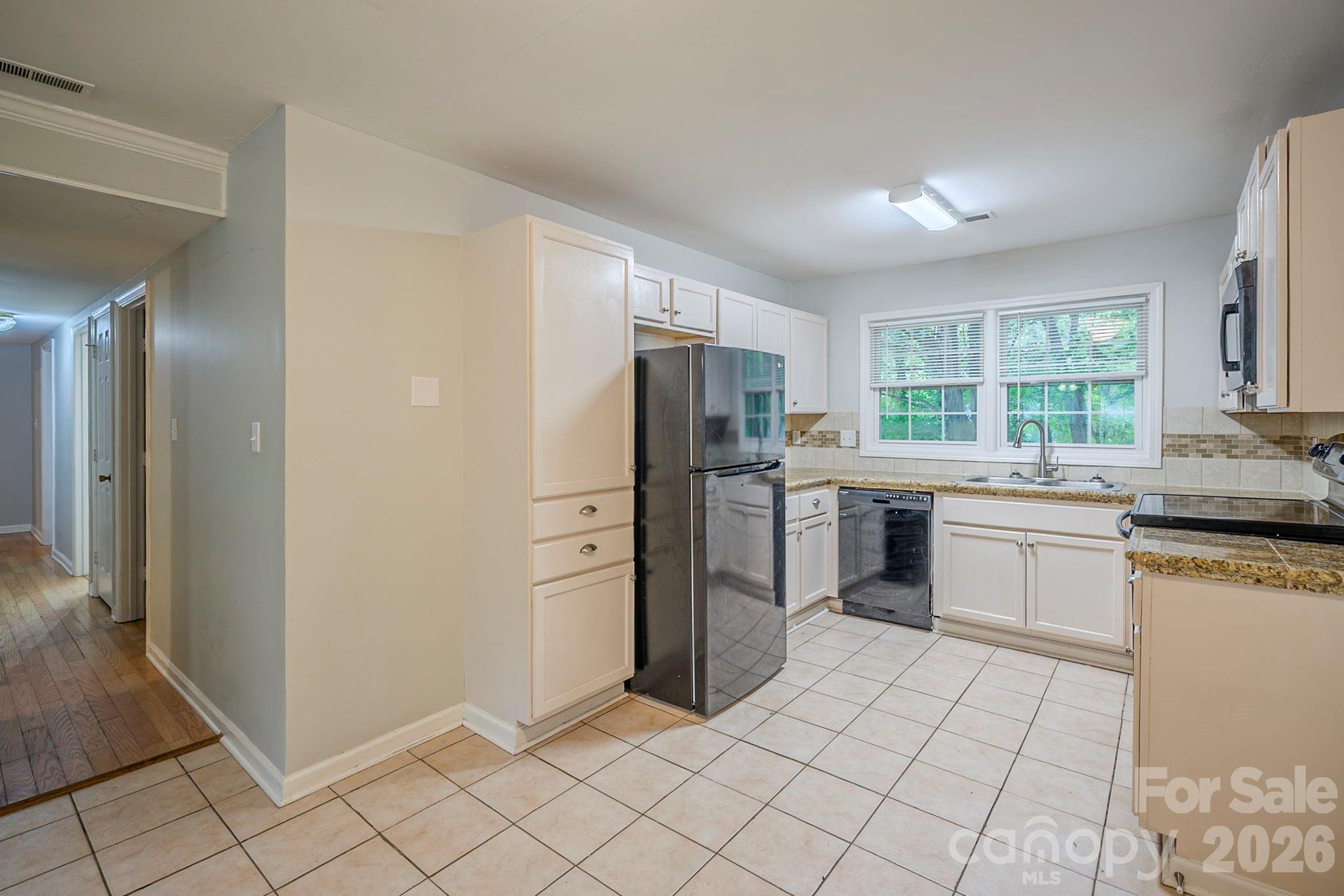 6410 Pineburr Court, Charlotte, NC - photo 11 of 38