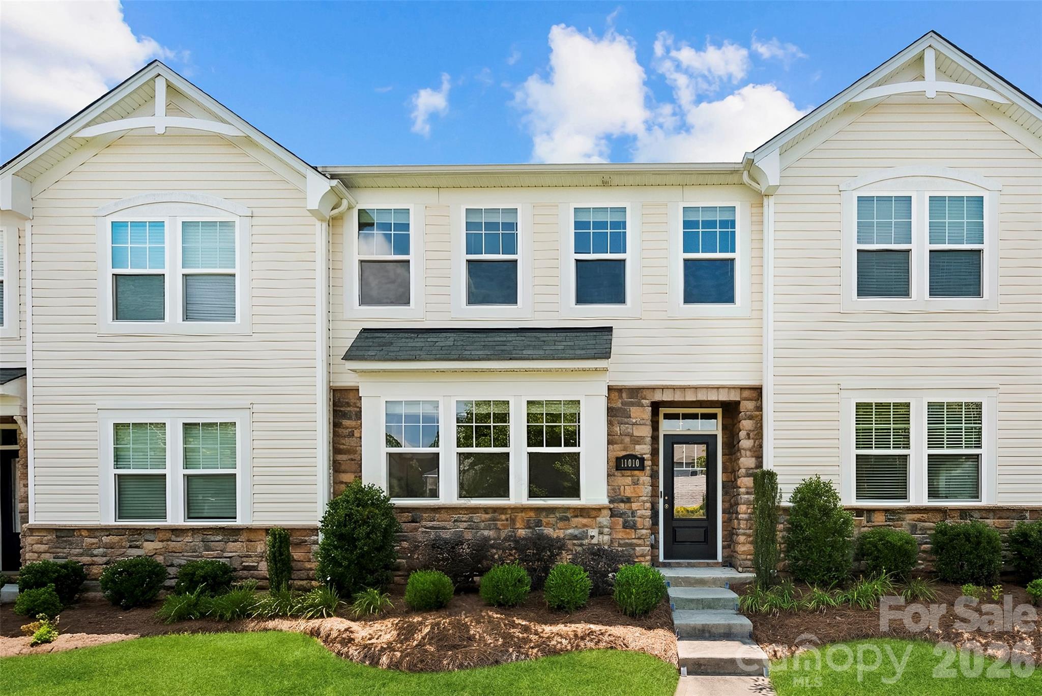 Photo 3 of 11010 Chalkbark Lane, Charlotte, NC