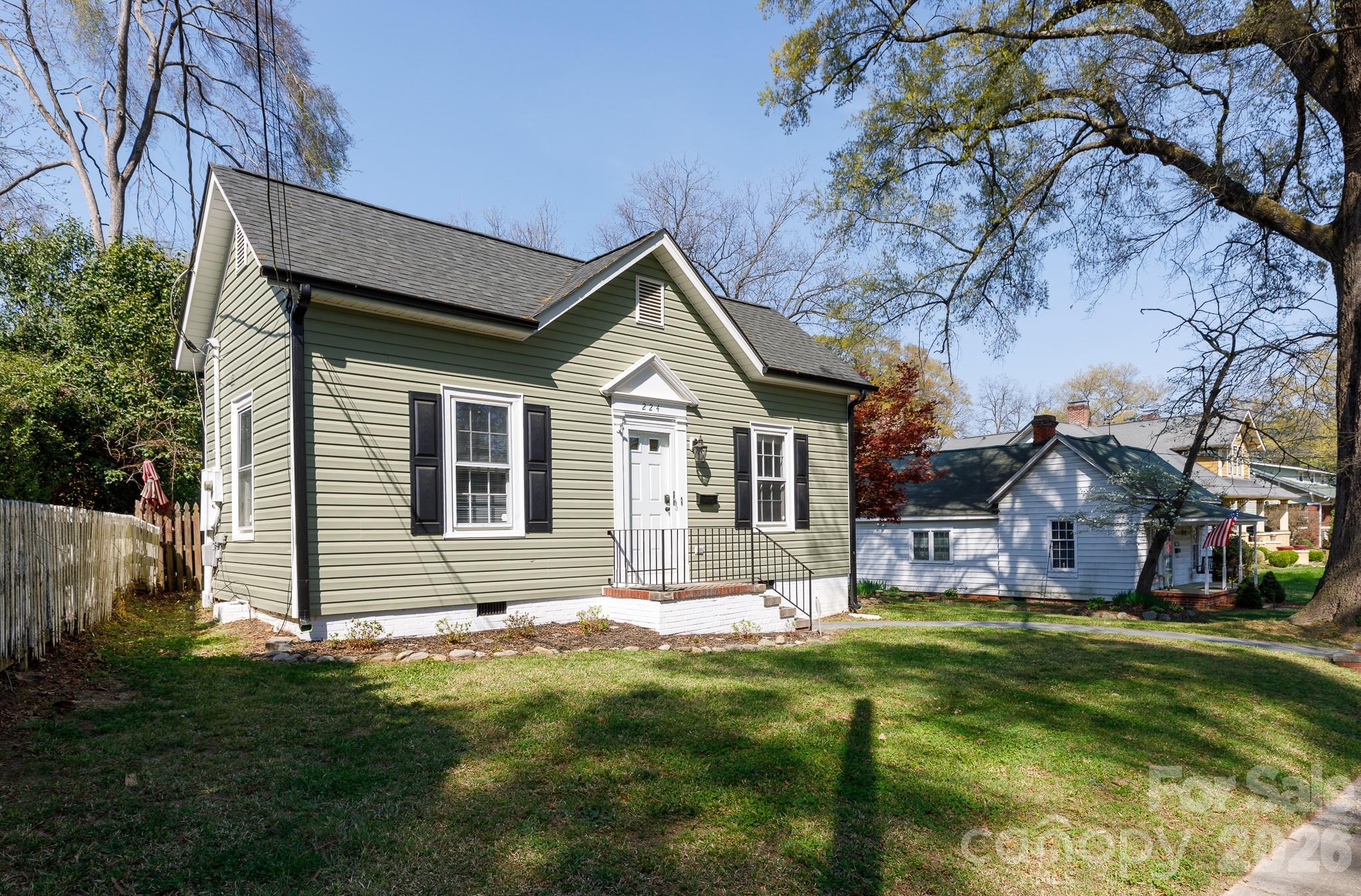 224 W 4th Avenue, Gastonia, NC - photo 2 of 33
