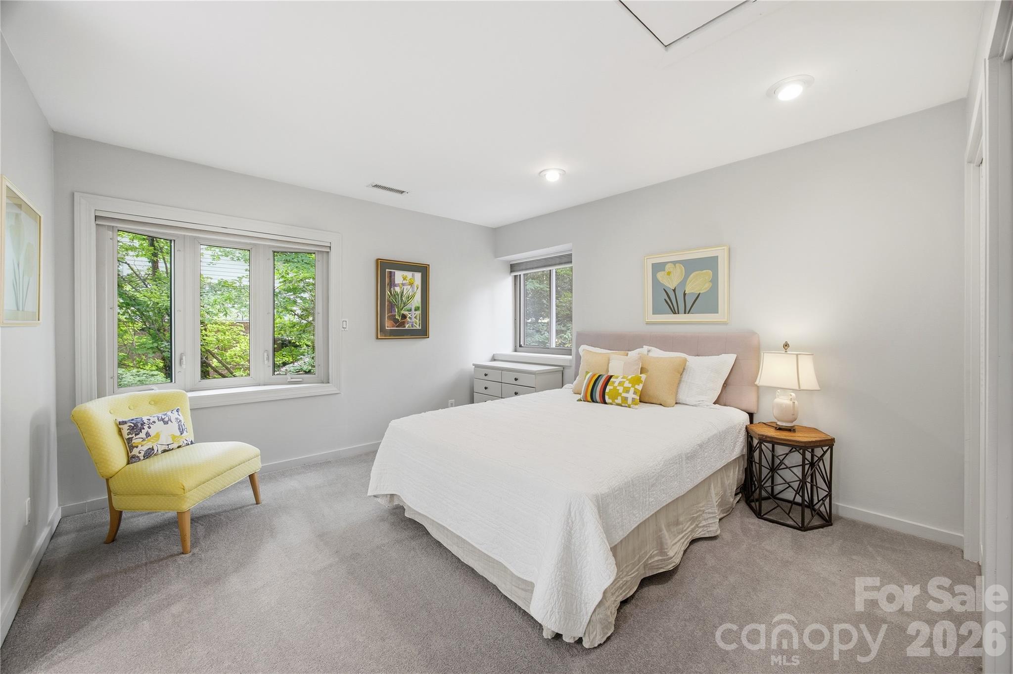 Photo 12 of 2724 Huntingtowne Farms Lane, Charlotte, NC