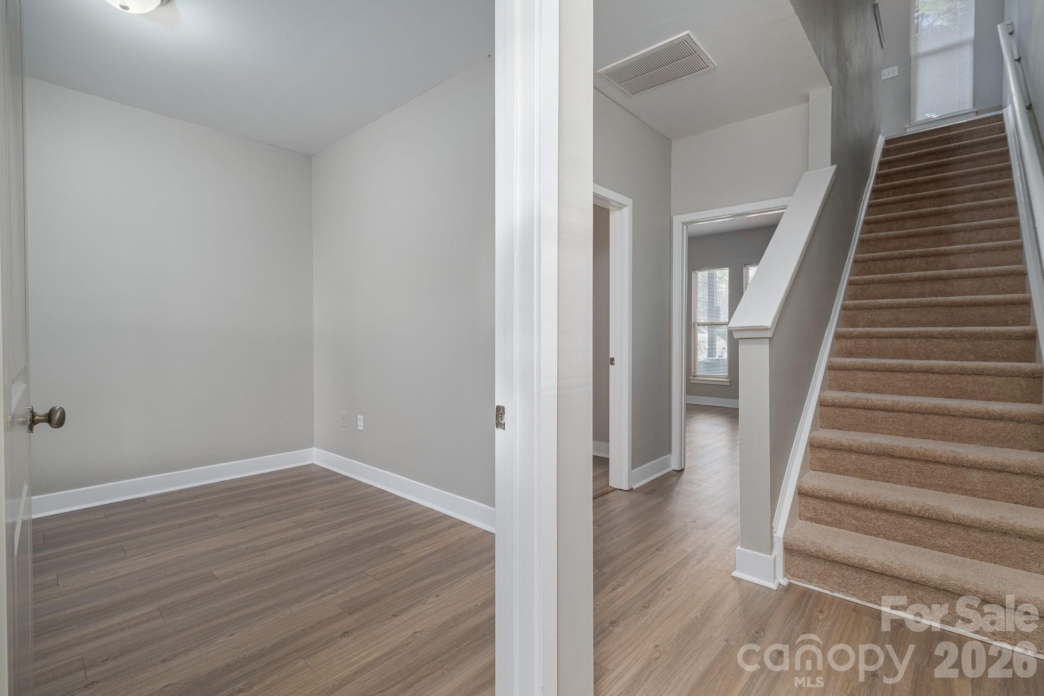 Photo 4 of 1012 Skyline View Way, Charlotte, NC