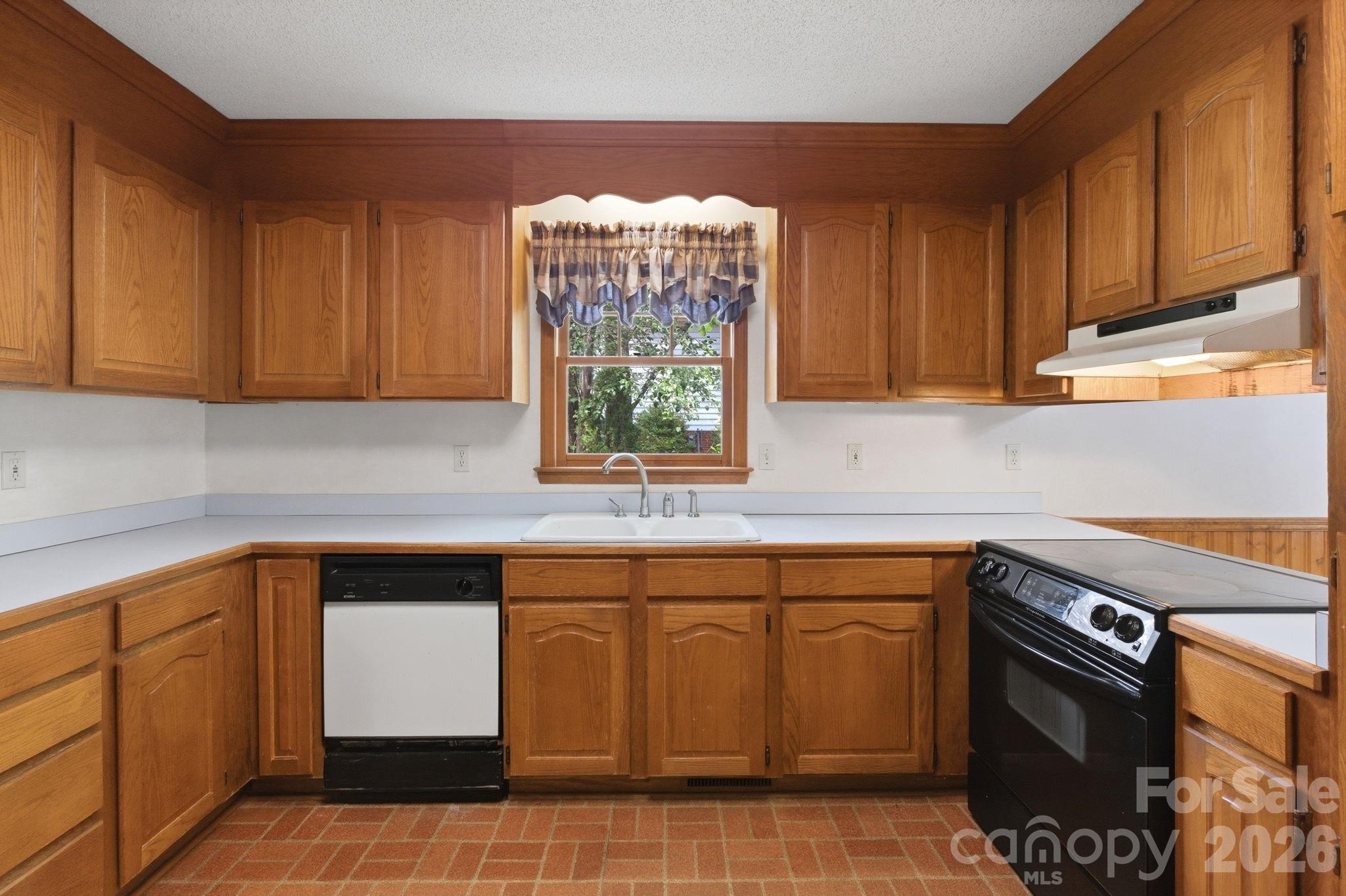4804 Elmhurst Drive NE, Hickory, NC - photo 14 of 40
