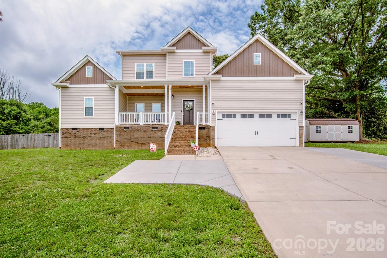 Home for sale at 3211 Oakdale Road, Charlotte, NC — photo 1 of 48