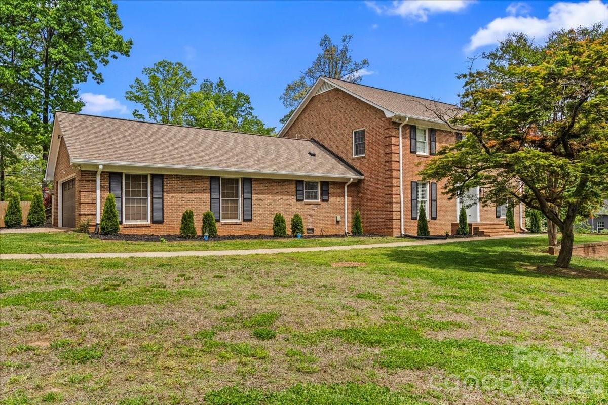 Photo 2 of 113 Woodstream Circle, Mooresville, NC