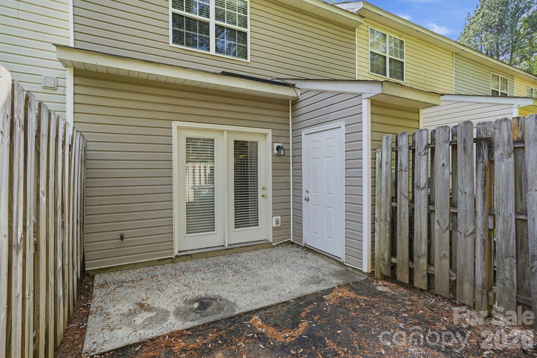 Photo 32 of 10142 Forest Landing Drive, Charlotte, NC