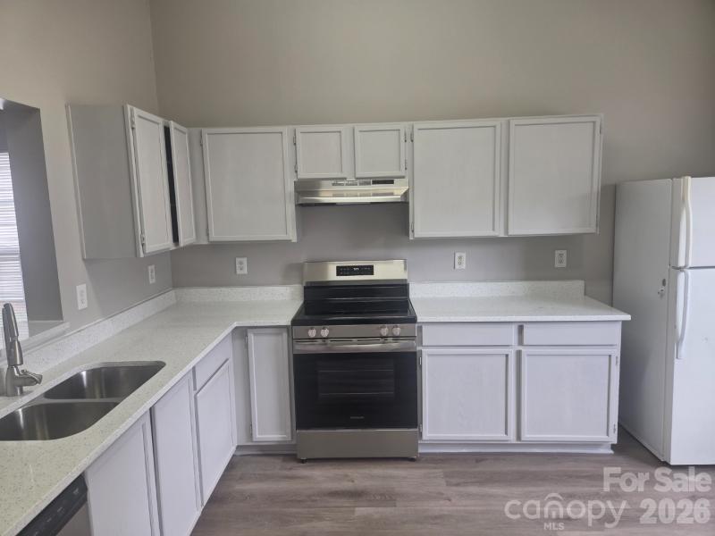 Photo 4 of 821 Lakehill Road, Charlotte, NC