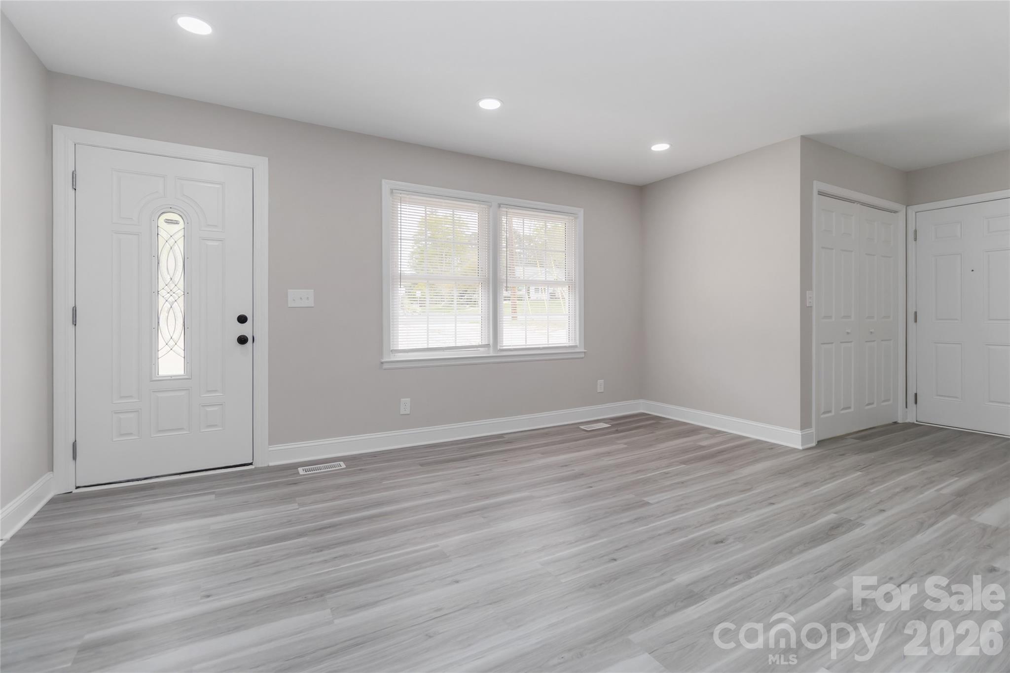 Photo 4 of 6726 Barrington Drive, Charlotte, NC