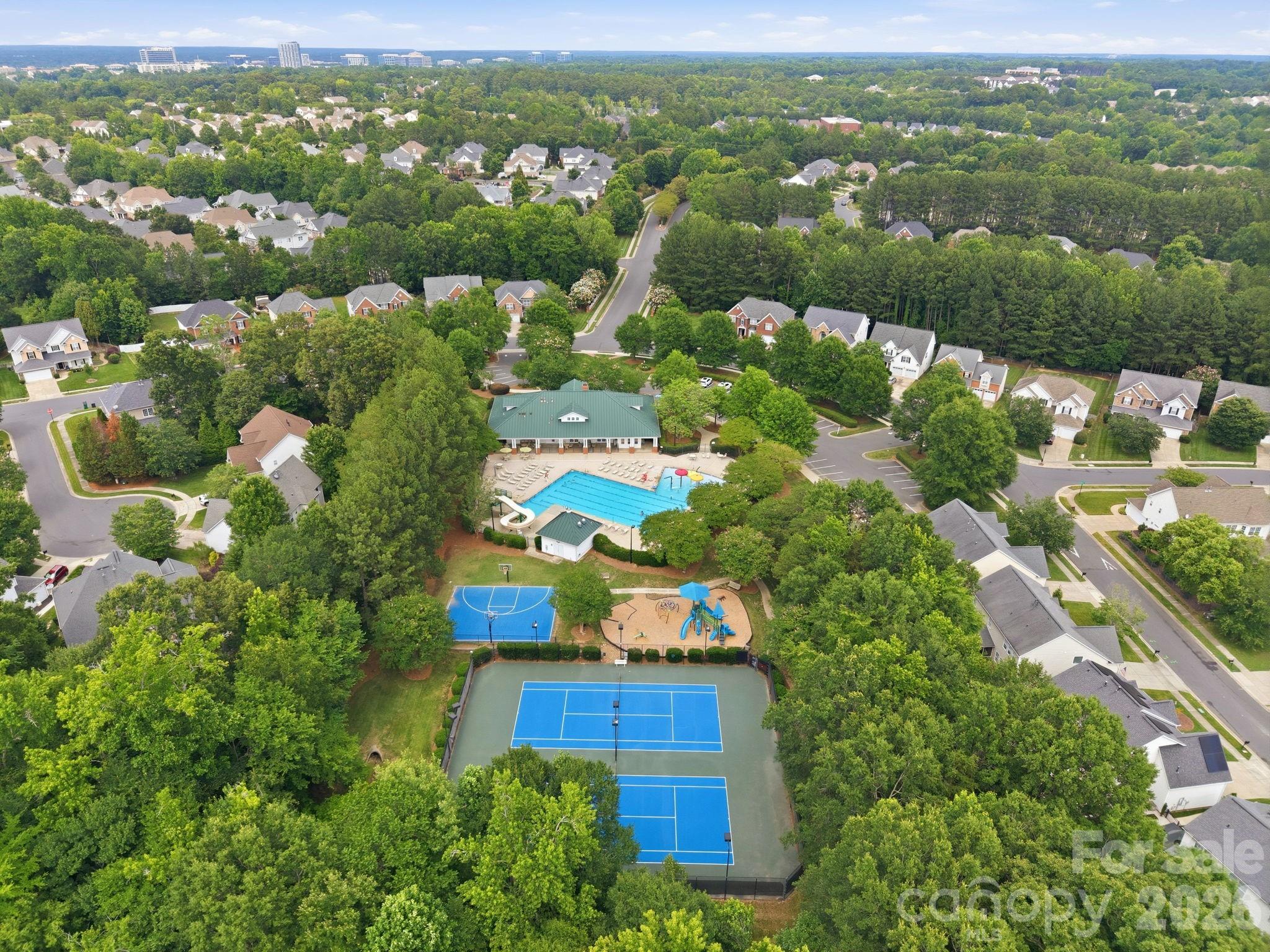 Photo 38 of 16106 Cloverleaf Court, Charlotte, NC
