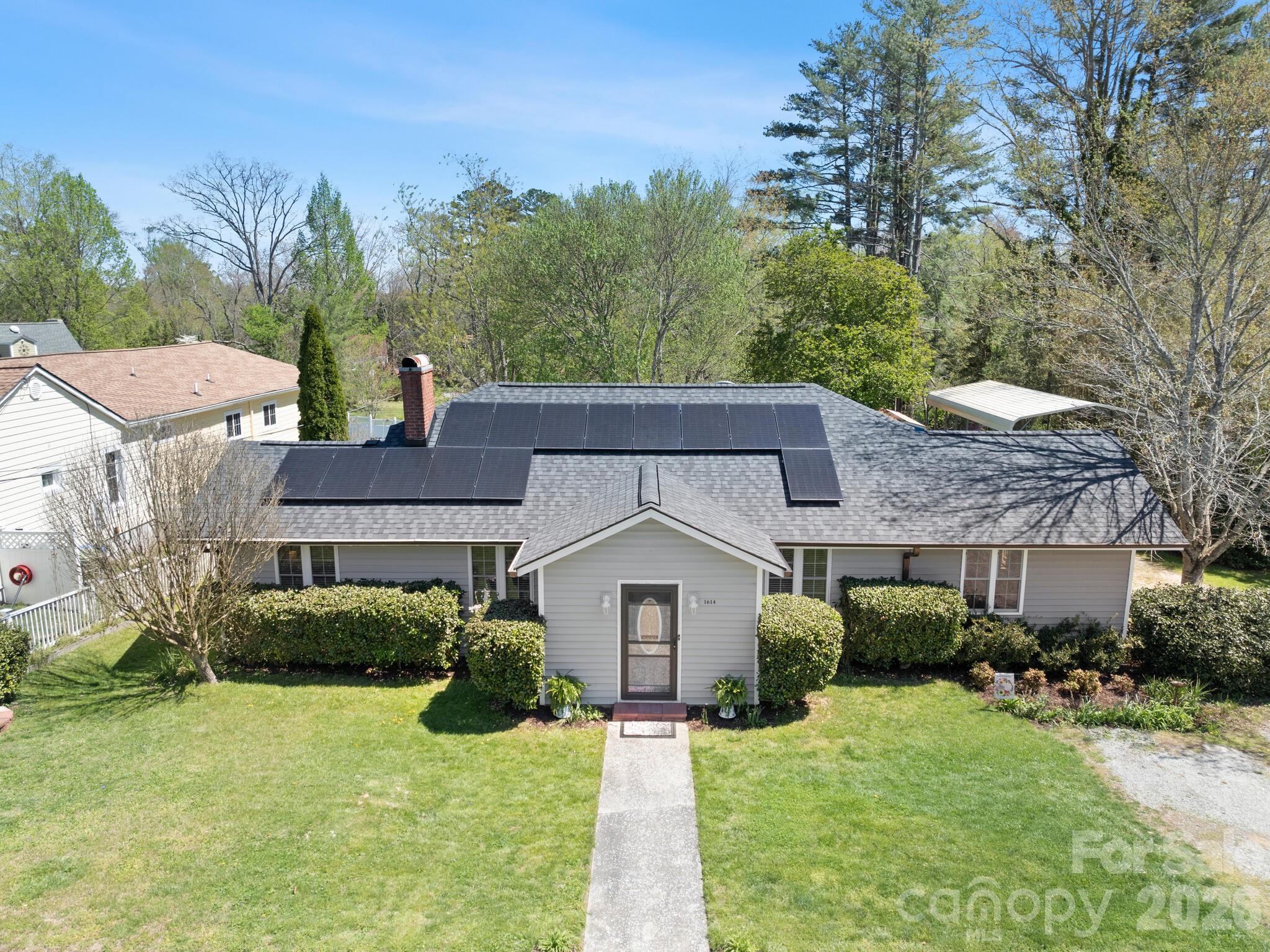 Home for sale at 1614 Ridgewood Boulevard, Hendersonville, NC — photo 3 of 40
