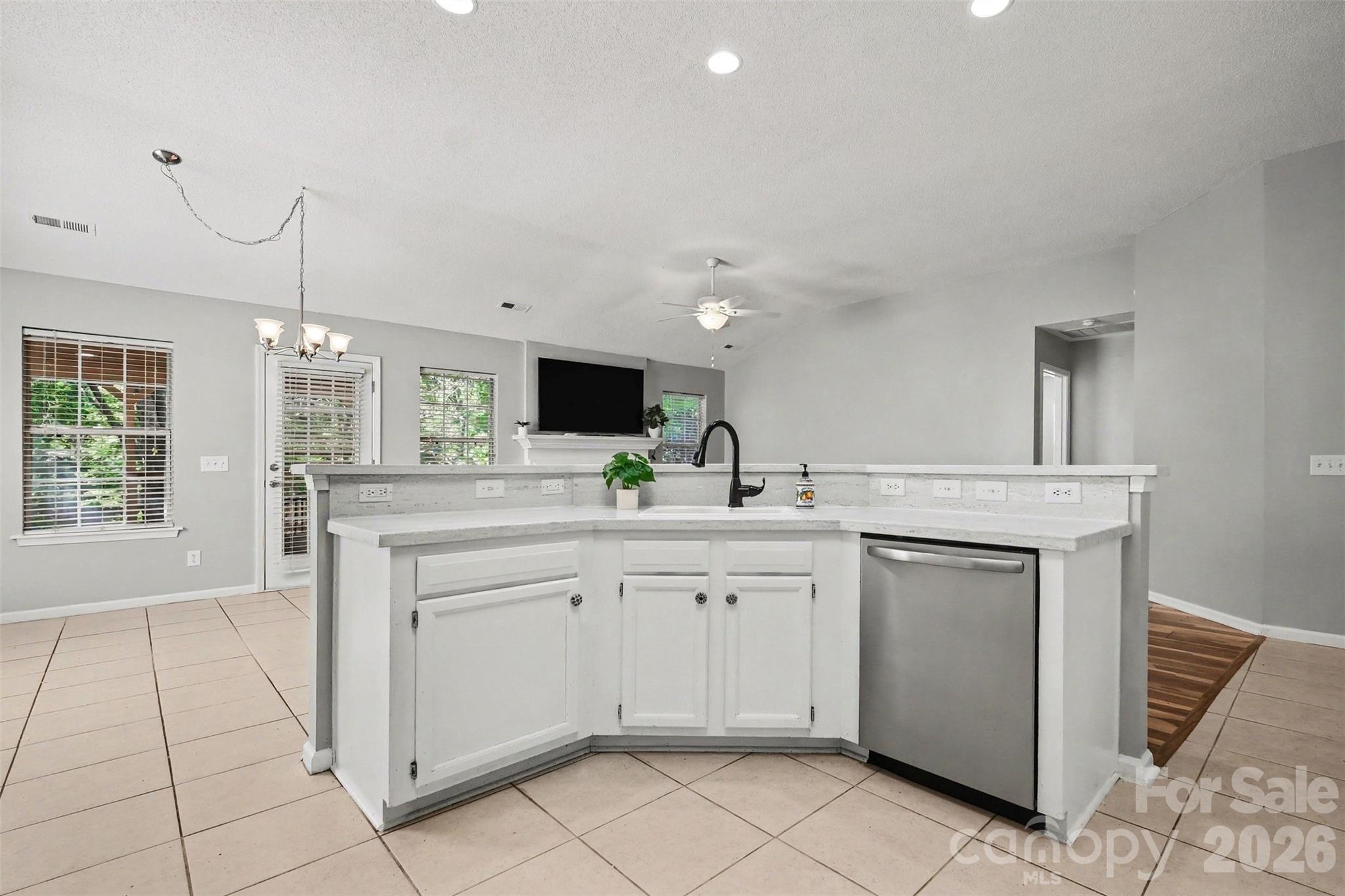 526 Carlisle Drive, Indian Trail, NC - photo 6 of 33