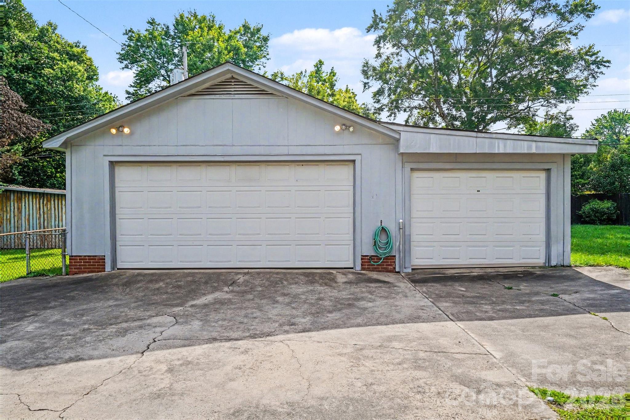 Photo 5 of 400 Briarwood Drive, Charlotte, NC
