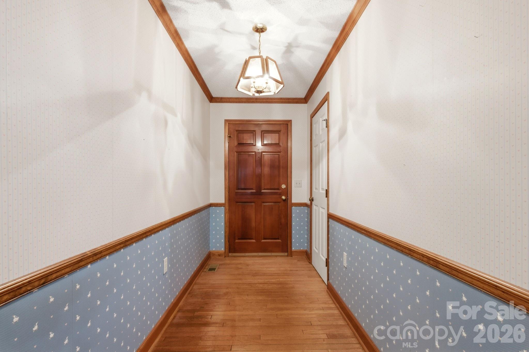4804 Elmhurst Drive NE, Hickory, NC - photo 2 of 40