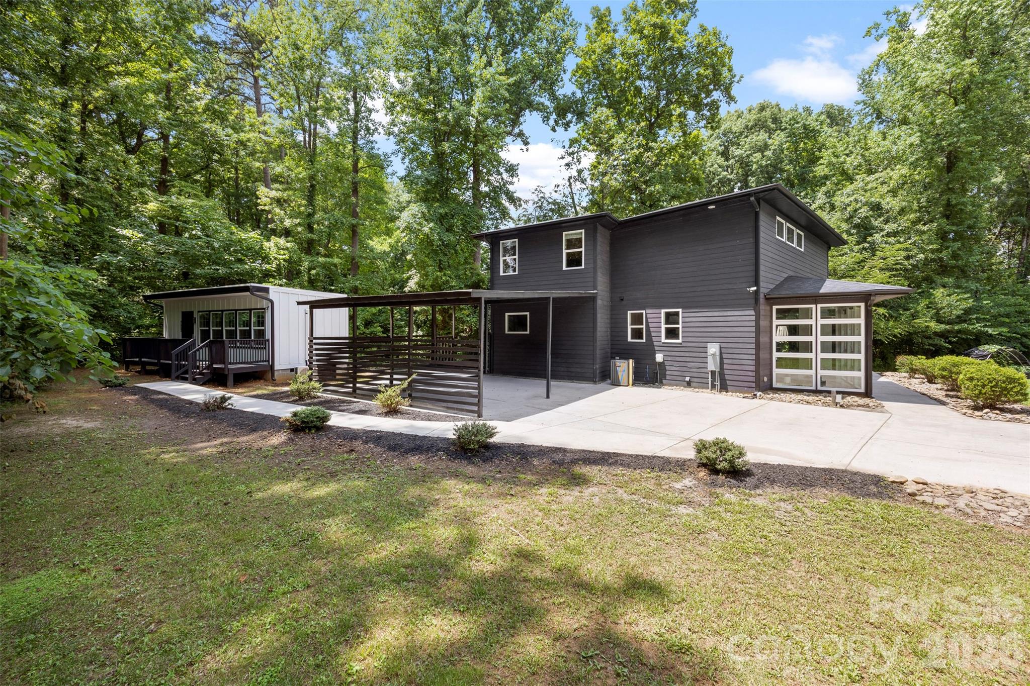 Photo 4 of 7117 W Sugar Creek Road, Charlotte, NC
