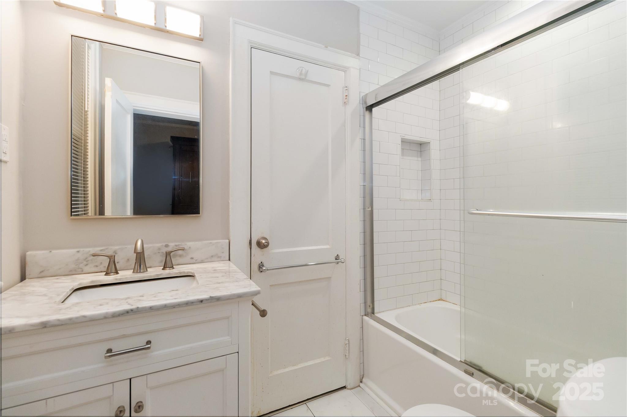 Photo 15 of 811 E Morehead Street6, Charlotte, NC