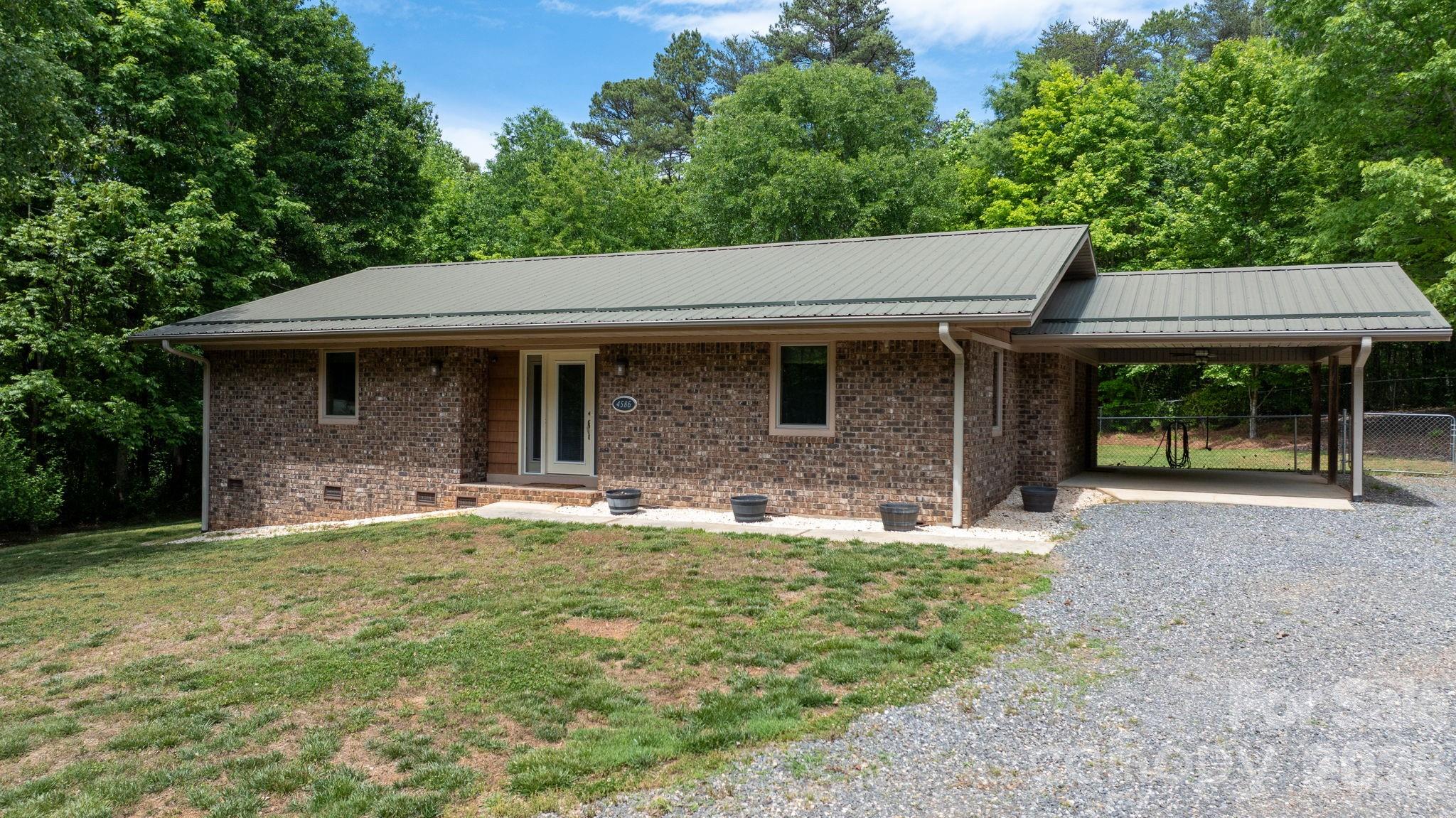 Photo 3 of 4586 Charlotte Street, Conover, NC