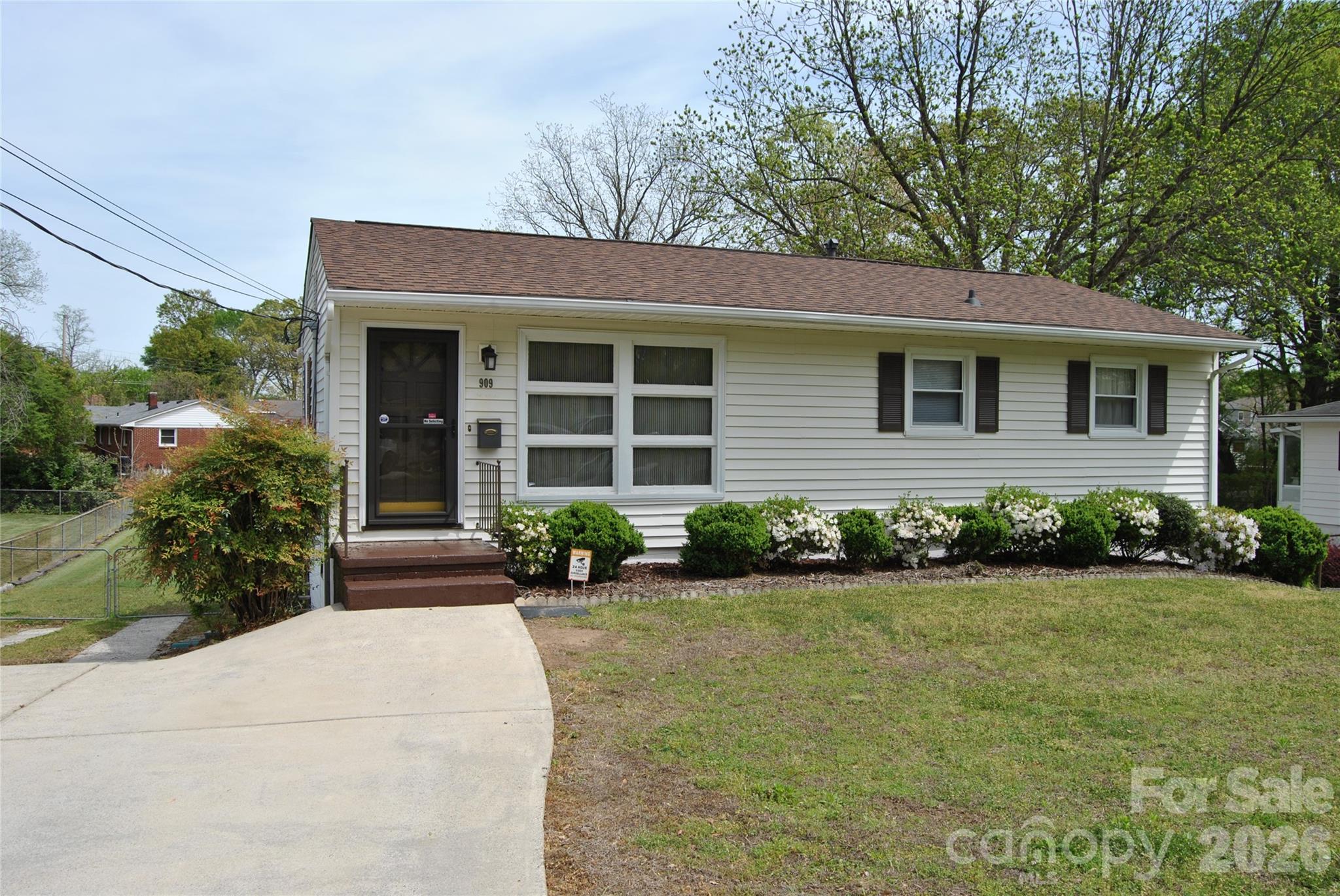 Photo 2 of 909 Timberlane Drive, Mount Holly, NC