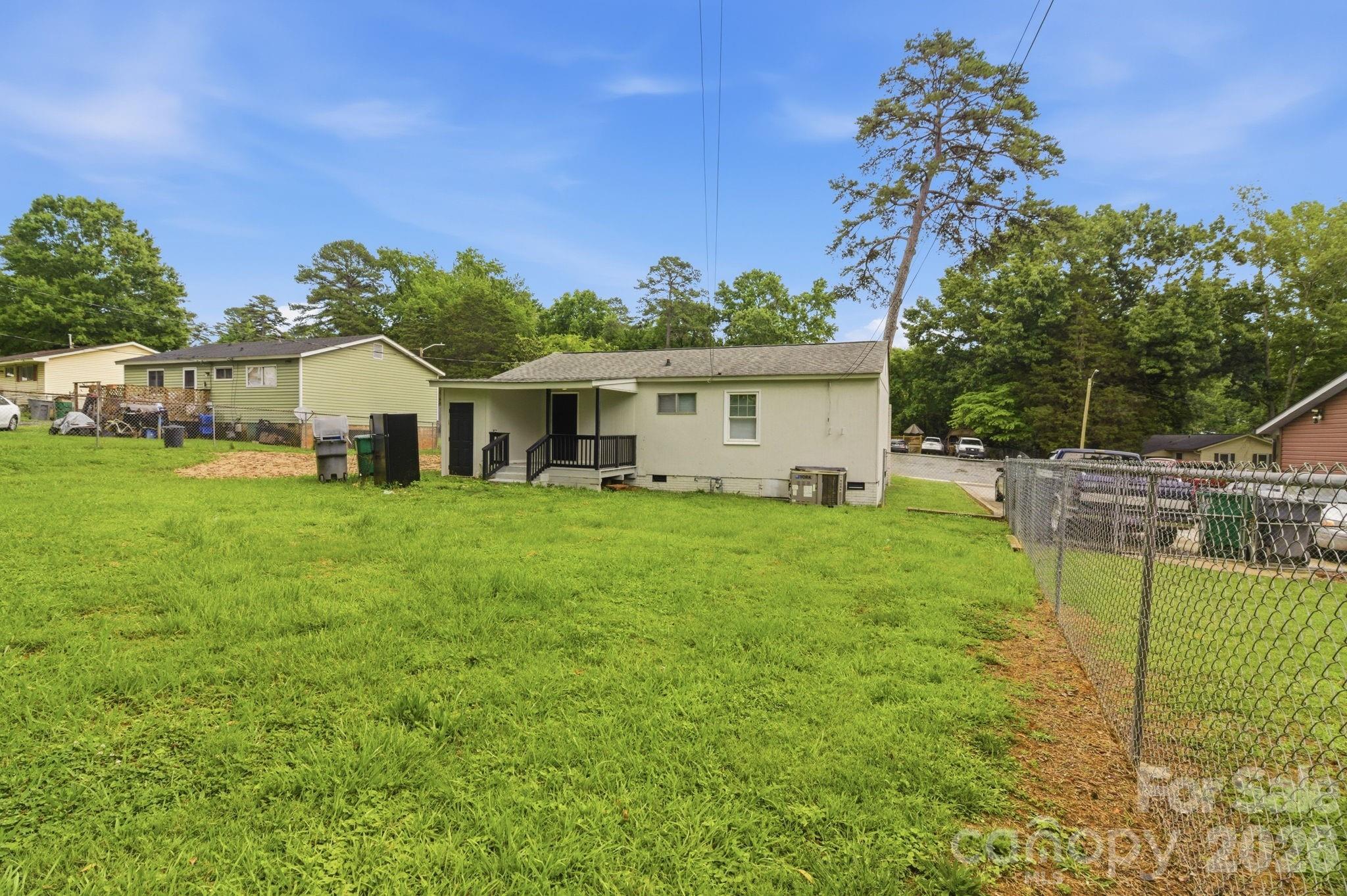 Photo 15 of 2732 Thornton Road, Charlotte, NC