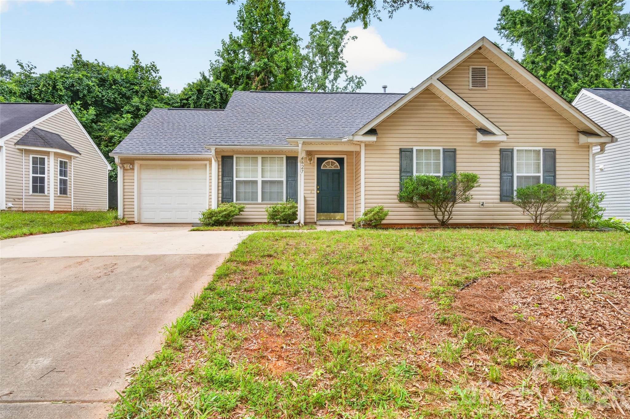 Home for sale at 4627 Victory Lane, Charlotte, NC — photo 3 of 39