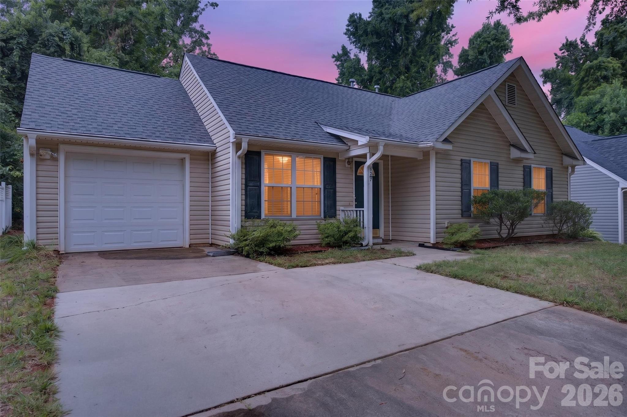 Home for sale at 4627 Victory Lane, Charlotte, NC — photo 2 of 39