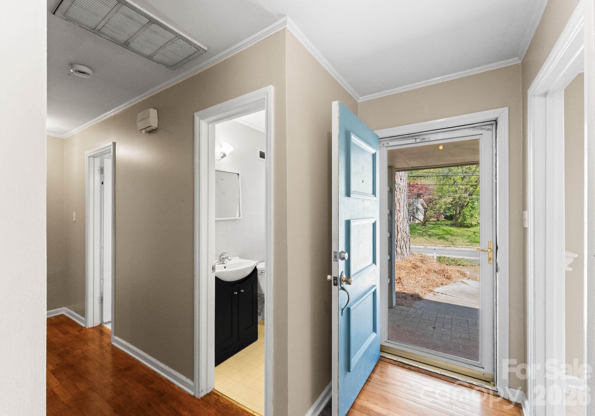 1136 E Woodlawn Road, Charlotte, NC - photo 37 of 48